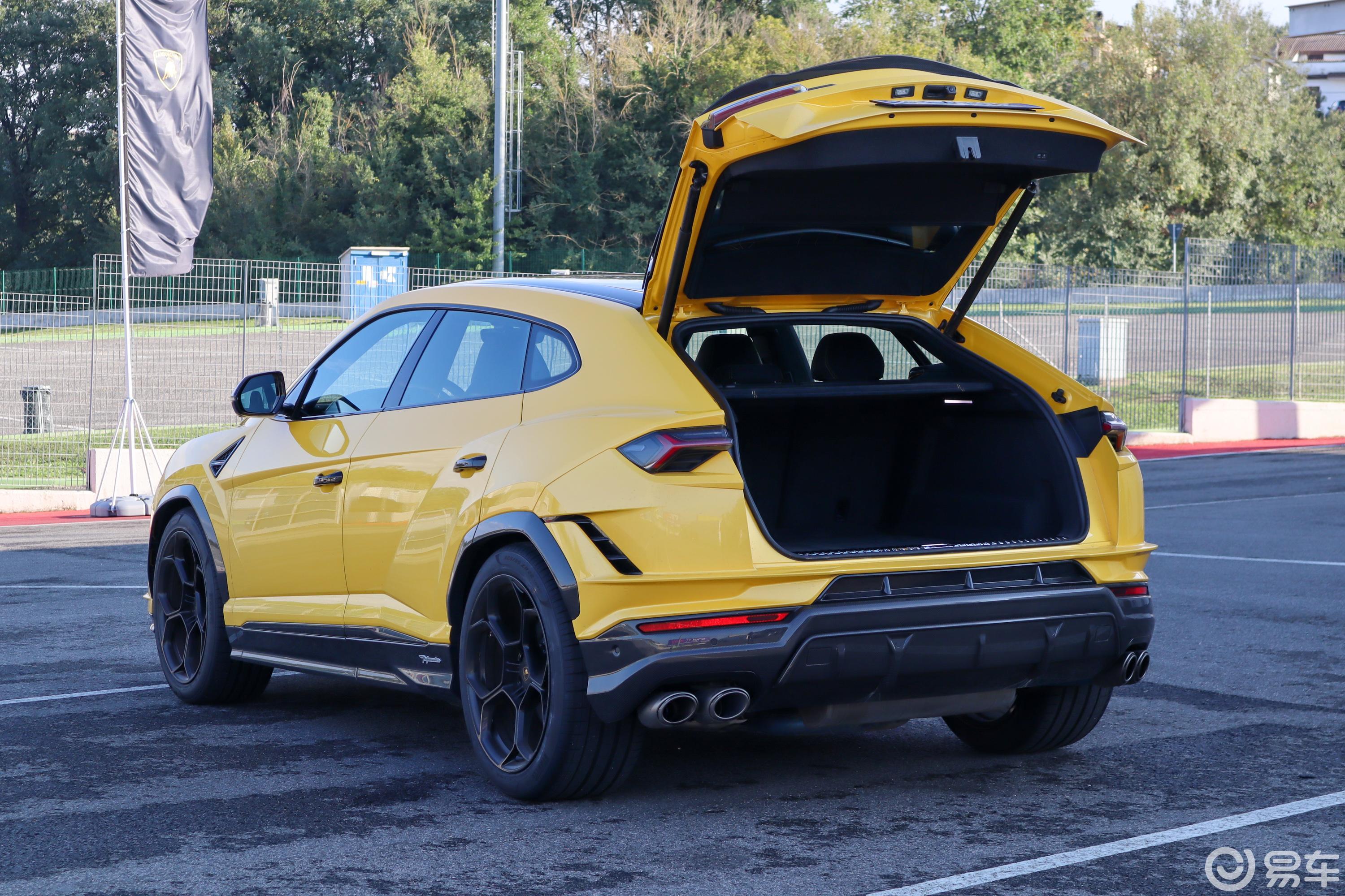 【Urus4.0T V8 Performante后备厢开启45度侧拍图片-汽车图片大全】-易车