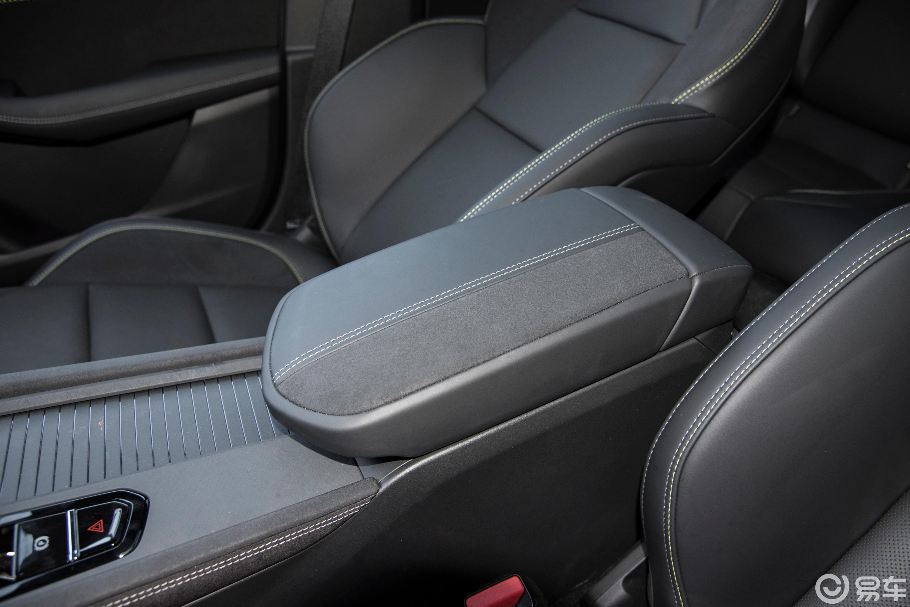 【领克031.5T 双离合两驱劲Pro 5座前排中央扶手图片-汽车图片大全】-易车