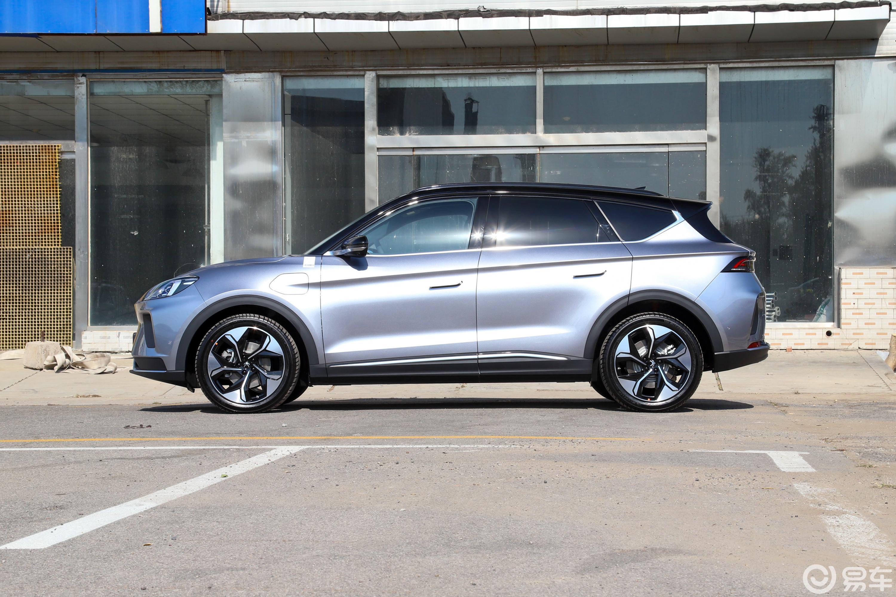 【极狐 阿尔法T653S+ 电机160kW正侧车头向左水平图片-汽车图片大全】-易车