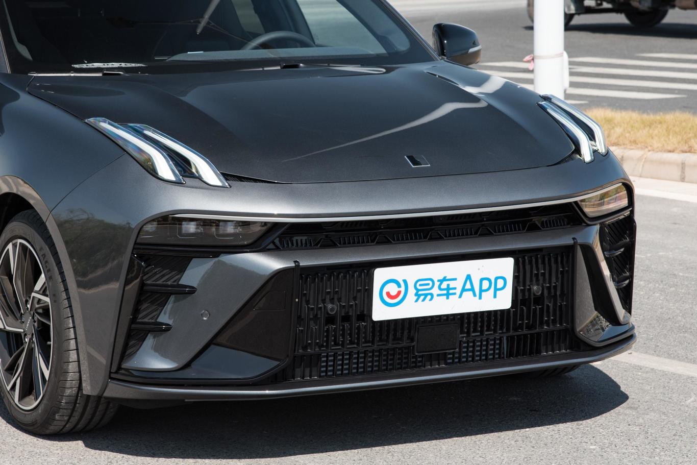 【领克031.5T 双离合两驱劲Pro 5座前格栅侧俯拍图片-汽车图片大全】-易车