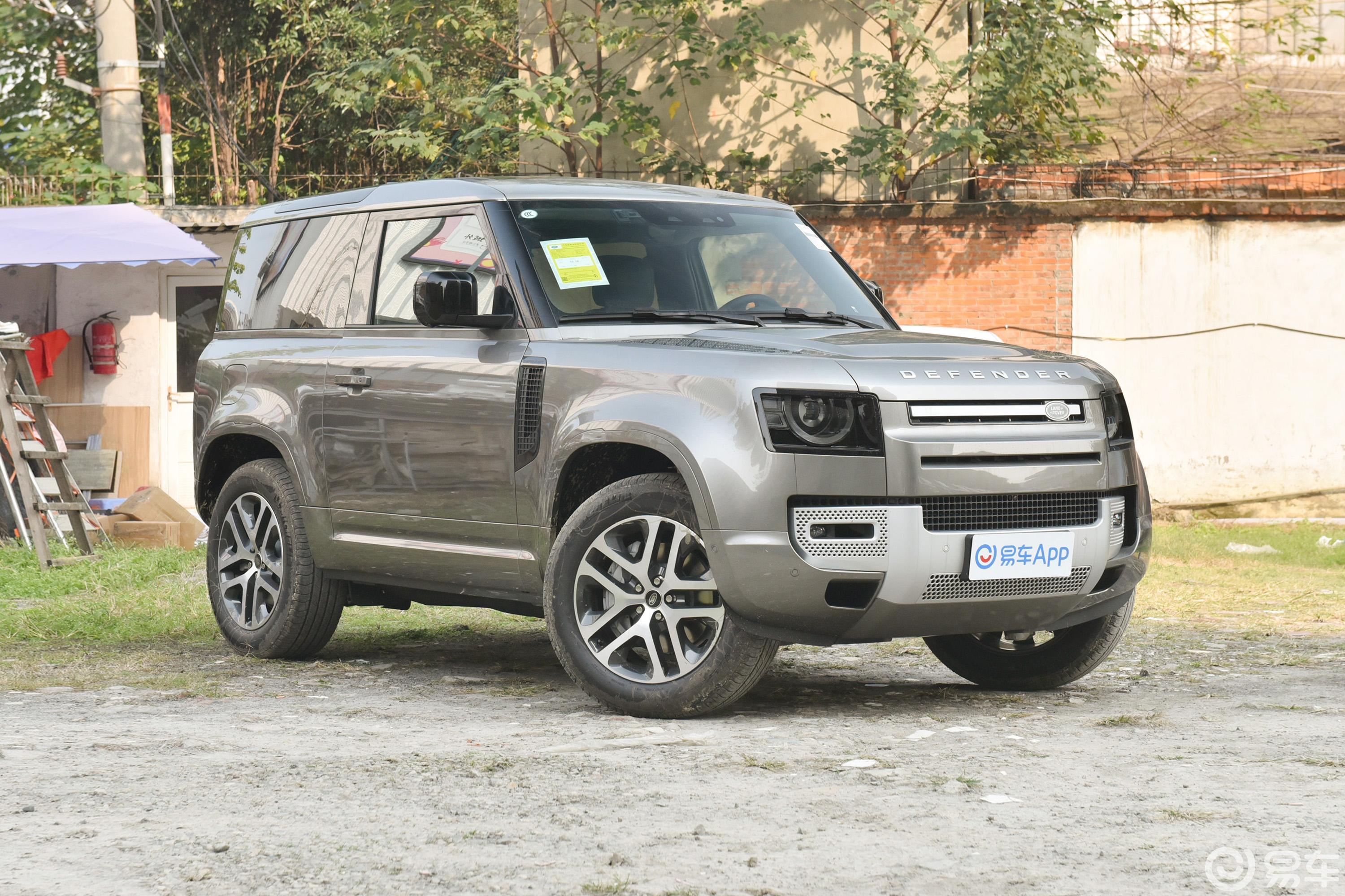 【卫士改款 90 3.0T P400 XS侧前45度车头向右水平图片-汽车图片大全】-易车