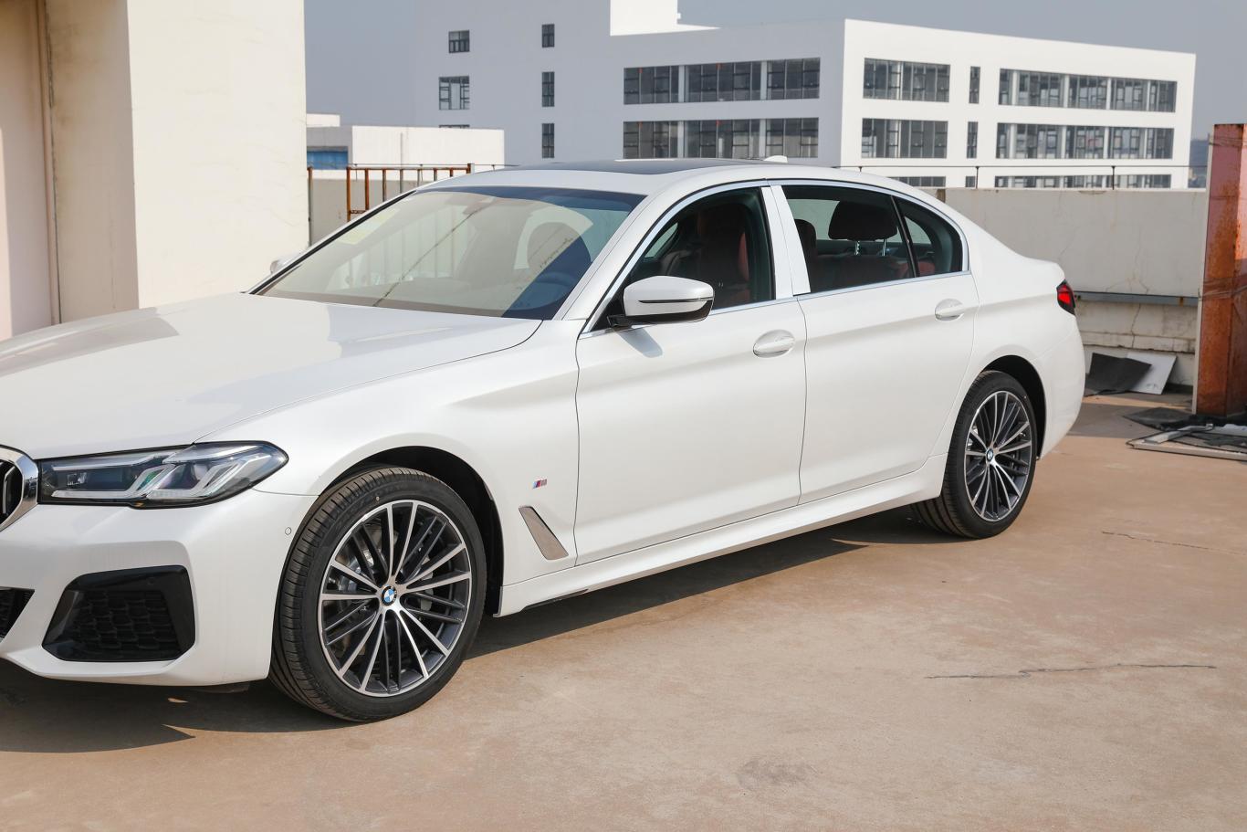 【宝马5系改款二 530Li xDrive M运动套装外观细节图片-汽车图片大全】-易车