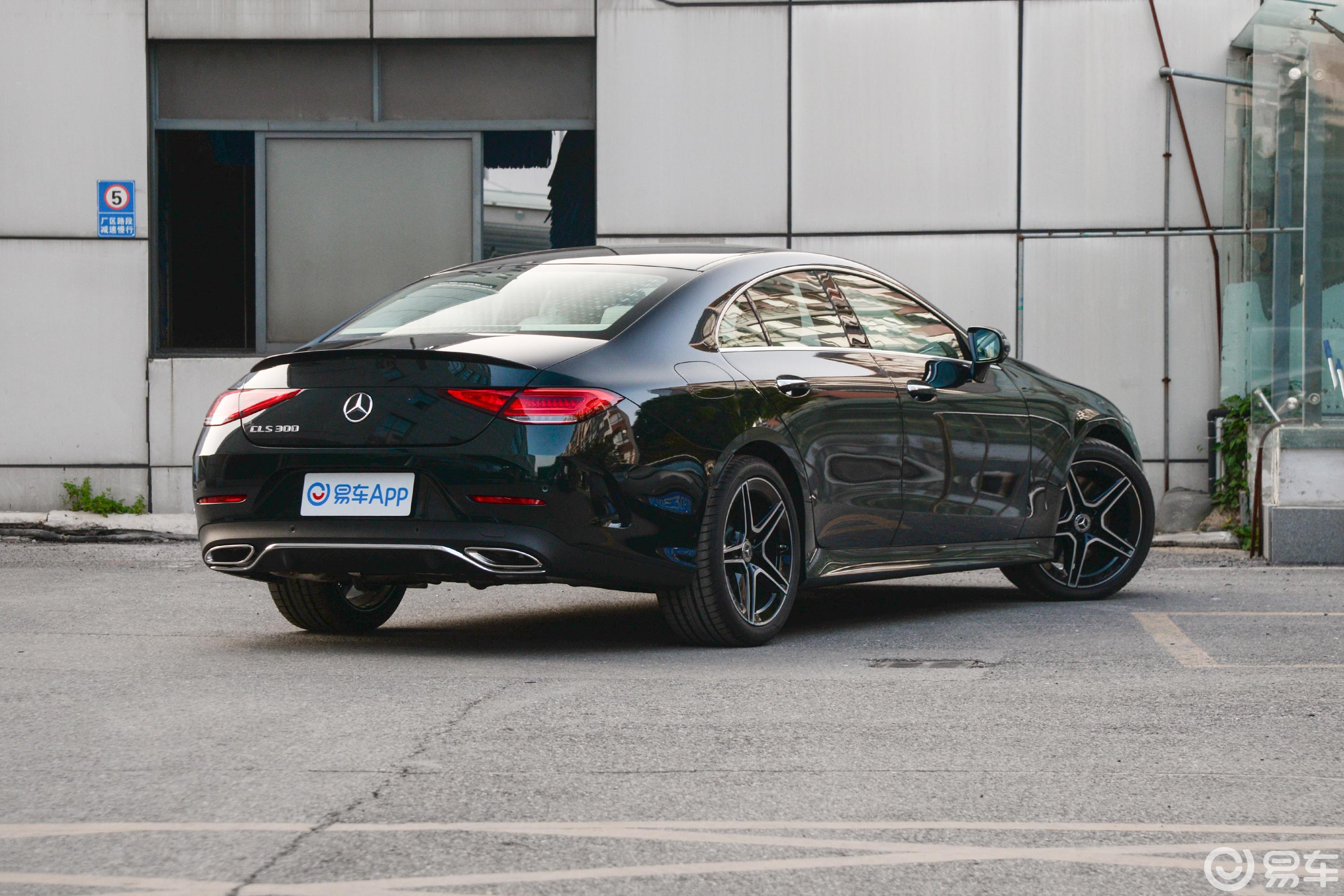 【奔驰CLS级CLS 300 豪华型侧后45度车头向右水平图片-汽车图片大全】-易车