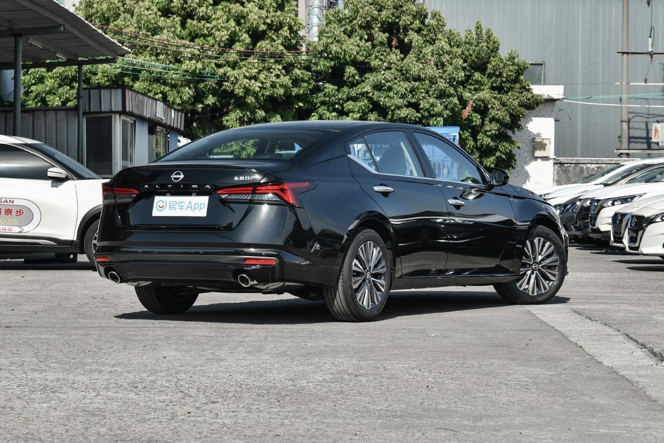 【天籁2.0L XL-TLS 悦享版侧后45度车头向右水平图片-汽车图片大全】-易车