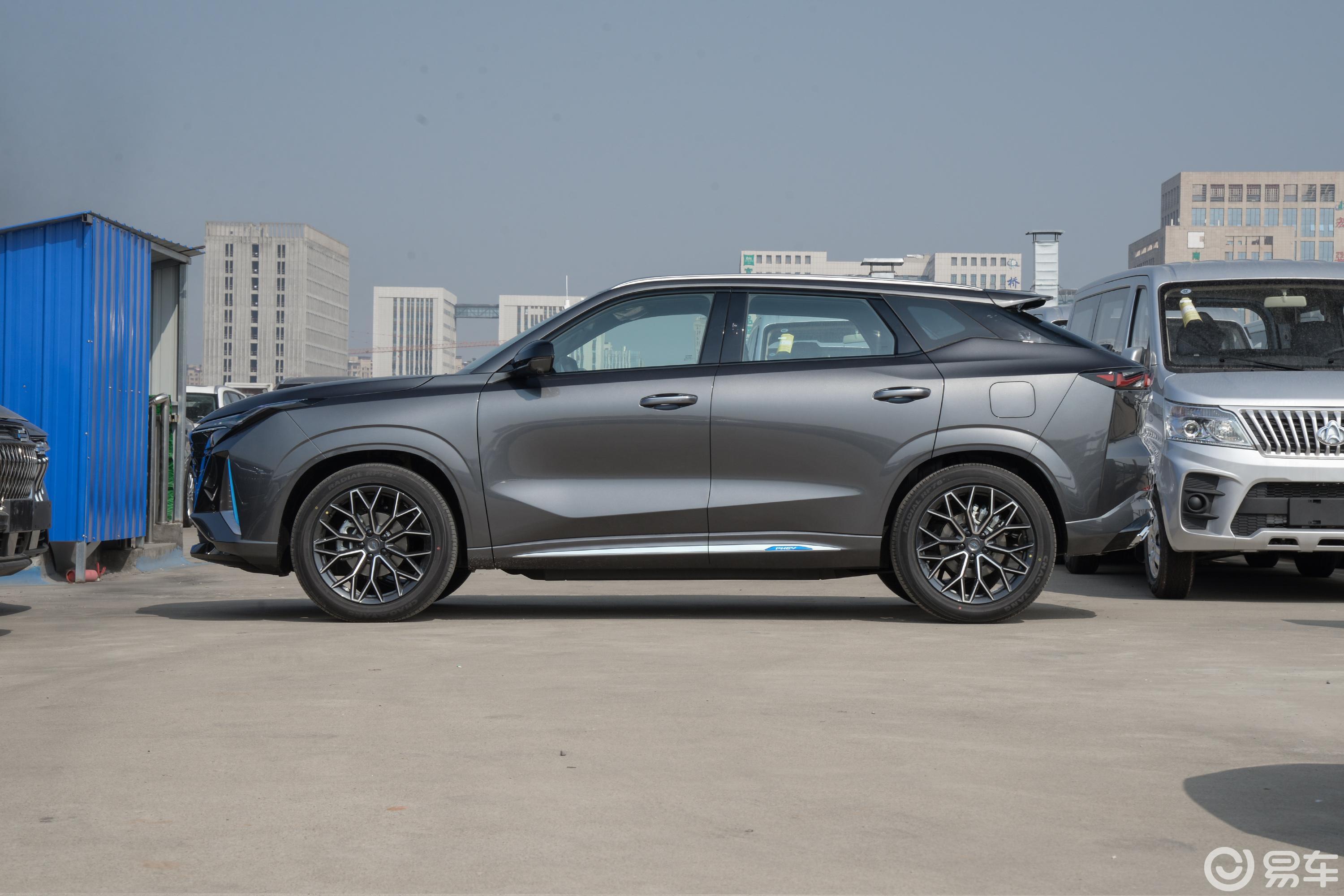 【长安欧尚Z6新能源1.5T 150km 旗舰PLUS正侧车头向左水平图片-汽车图片大全】-易车