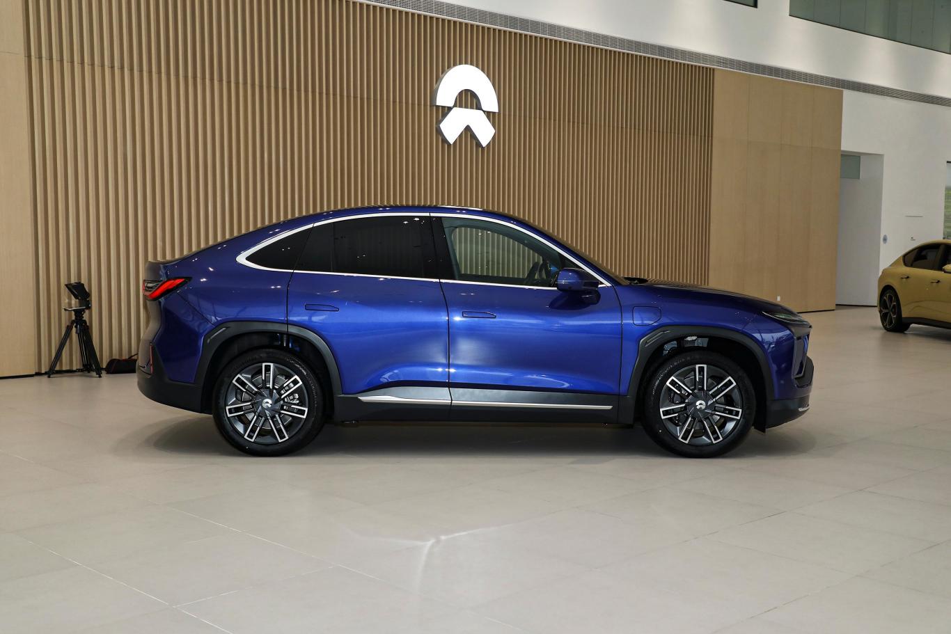 【蔚来EC6475km 签名版 75kWh正侧车头向右水平图片-汽车图片大全】-易车