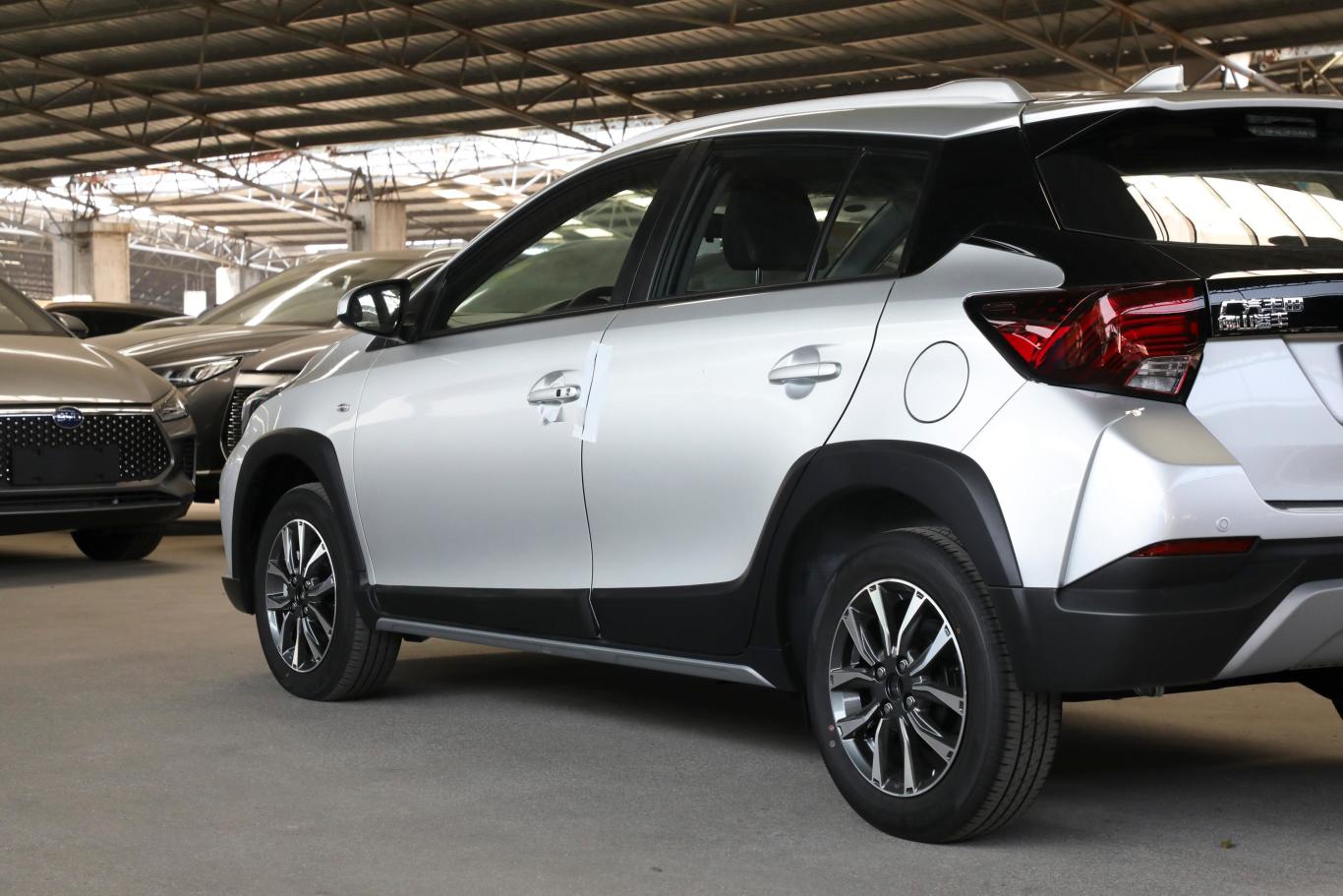 【YARiS L 致炫致炫X 1.5L CVT 豪华PLUS版外观细节图片-汽车图片大全】-易车