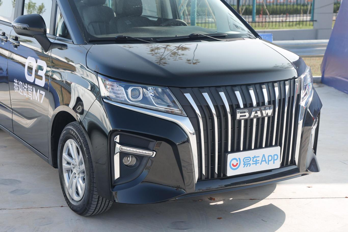 【锐胜王牌M72.0L 长轴精英型 9座前格栅侧俯拍图片-汽车图片大全】-易车