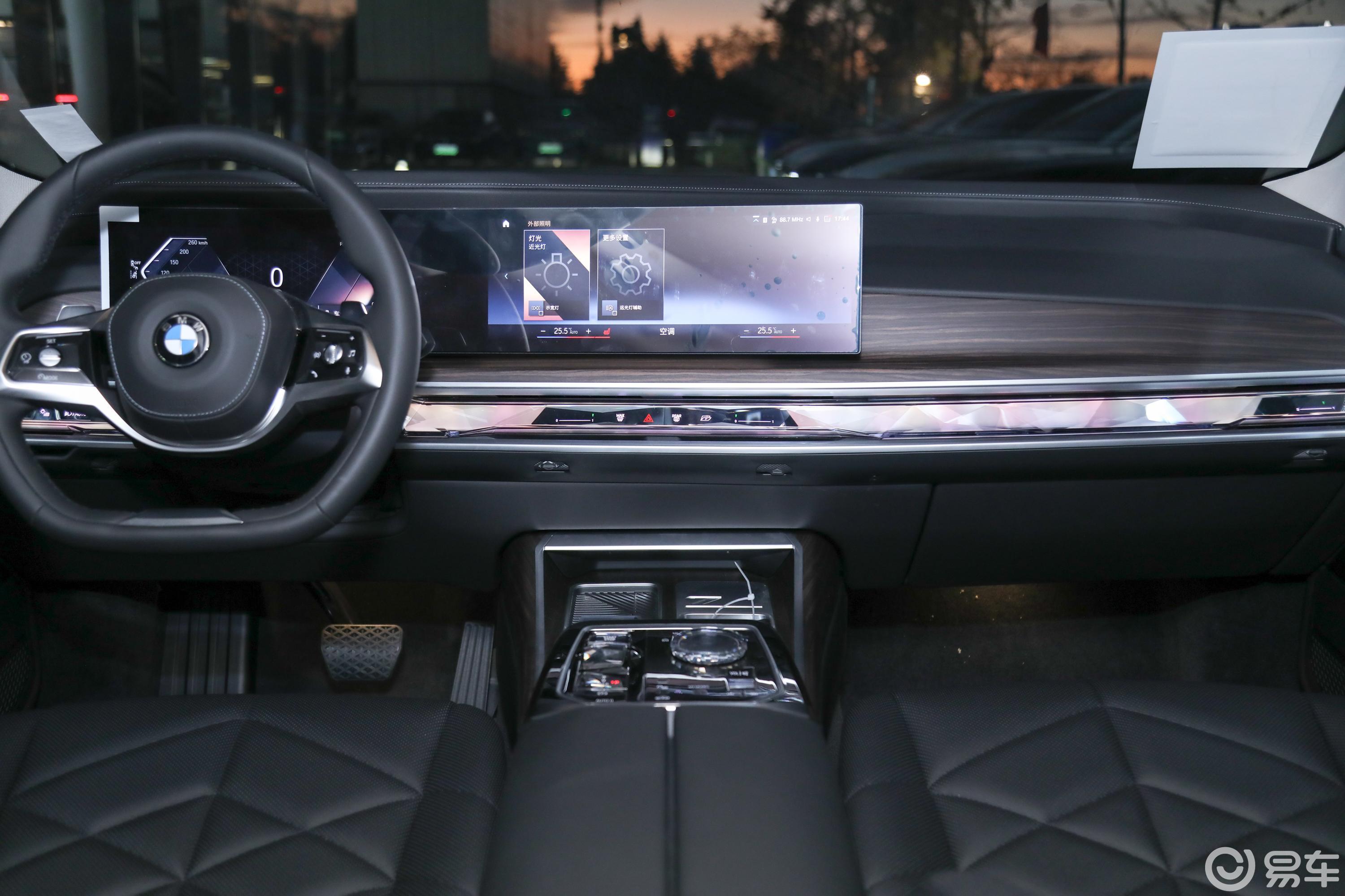 【宝马7系735Li 豪华套装中控台整体图片-汽车图片大全】-易车