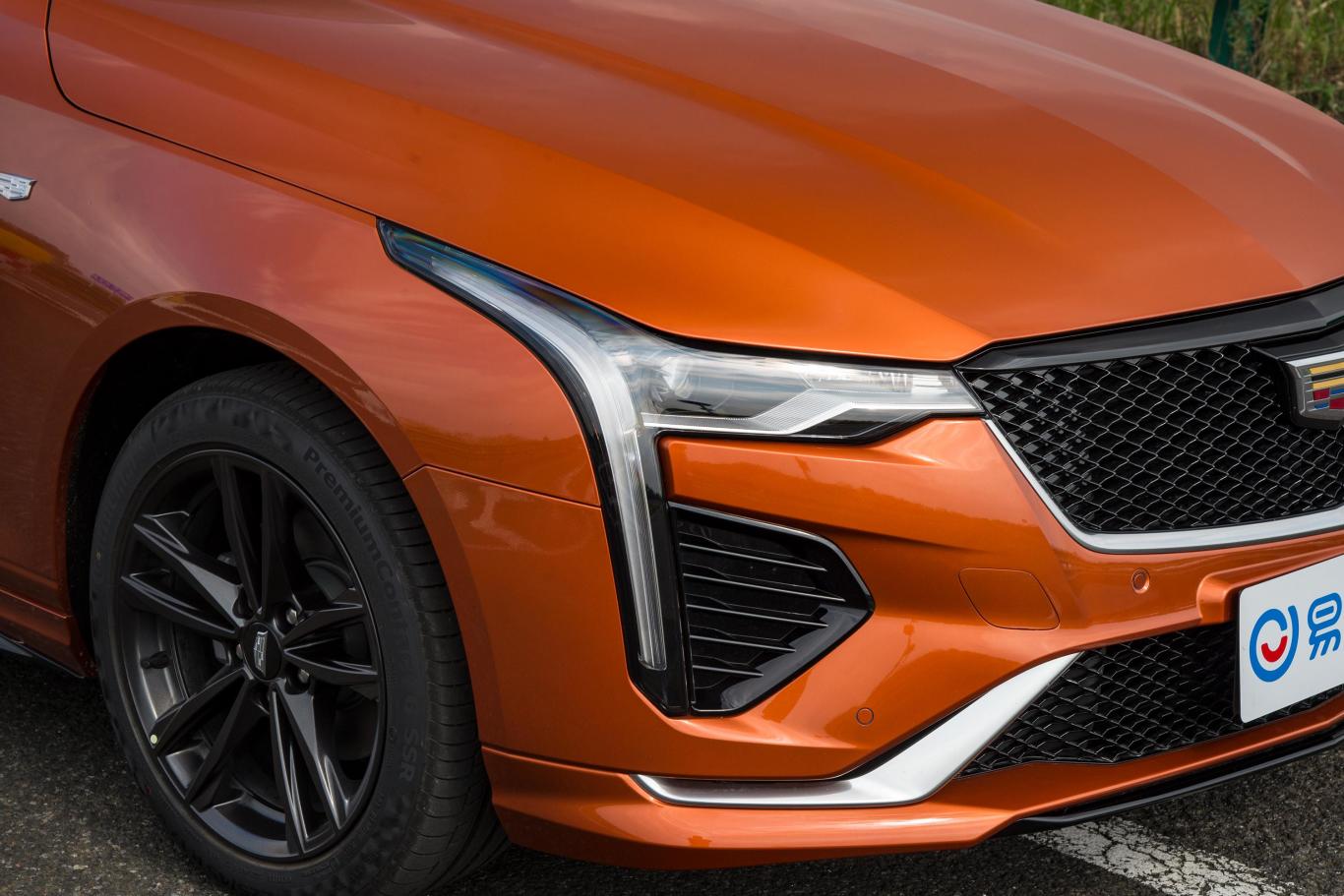 【凯迪拉克CT425T 豪华版大灯侧45度俯拍图片-汽车图片大全】-易车