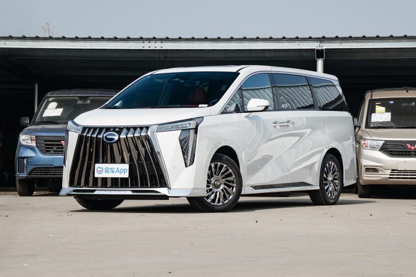 【传祺M8宗师系列 双擎 2.0T 至尊版 7座侧前45度车头向左水平图片-汽车图片大全】-易车