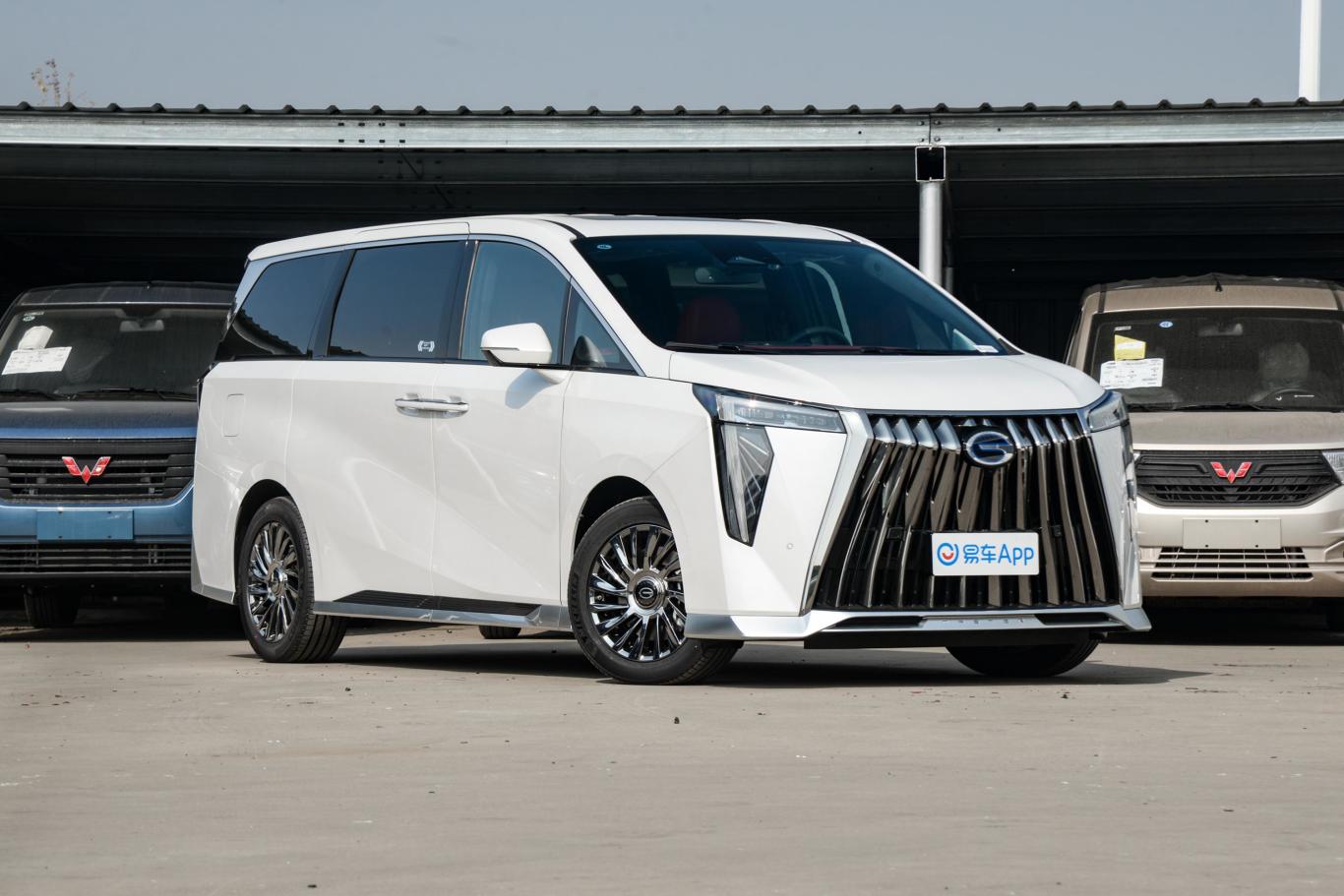 【传祺M8宗师系列 双擎 2.0T 至尊版 7座侧前45度车头向右水平图片-汽车图片大全】-易车