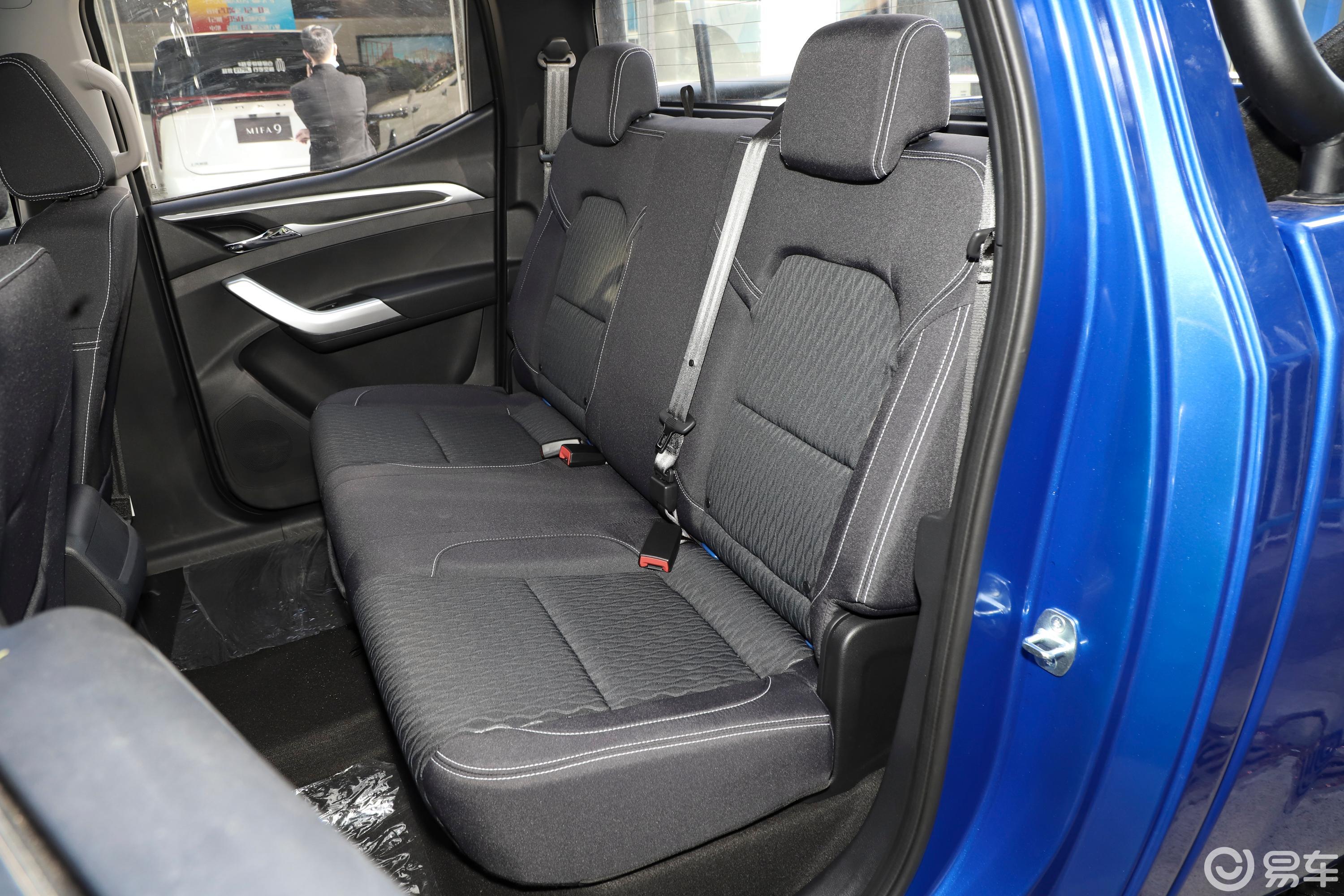 【上汽大通MAXUS T70五周年纪念版 2.0T 手动两驱长箱平底货箱舒适版后排座椅图片-汽车图片大全】-易车