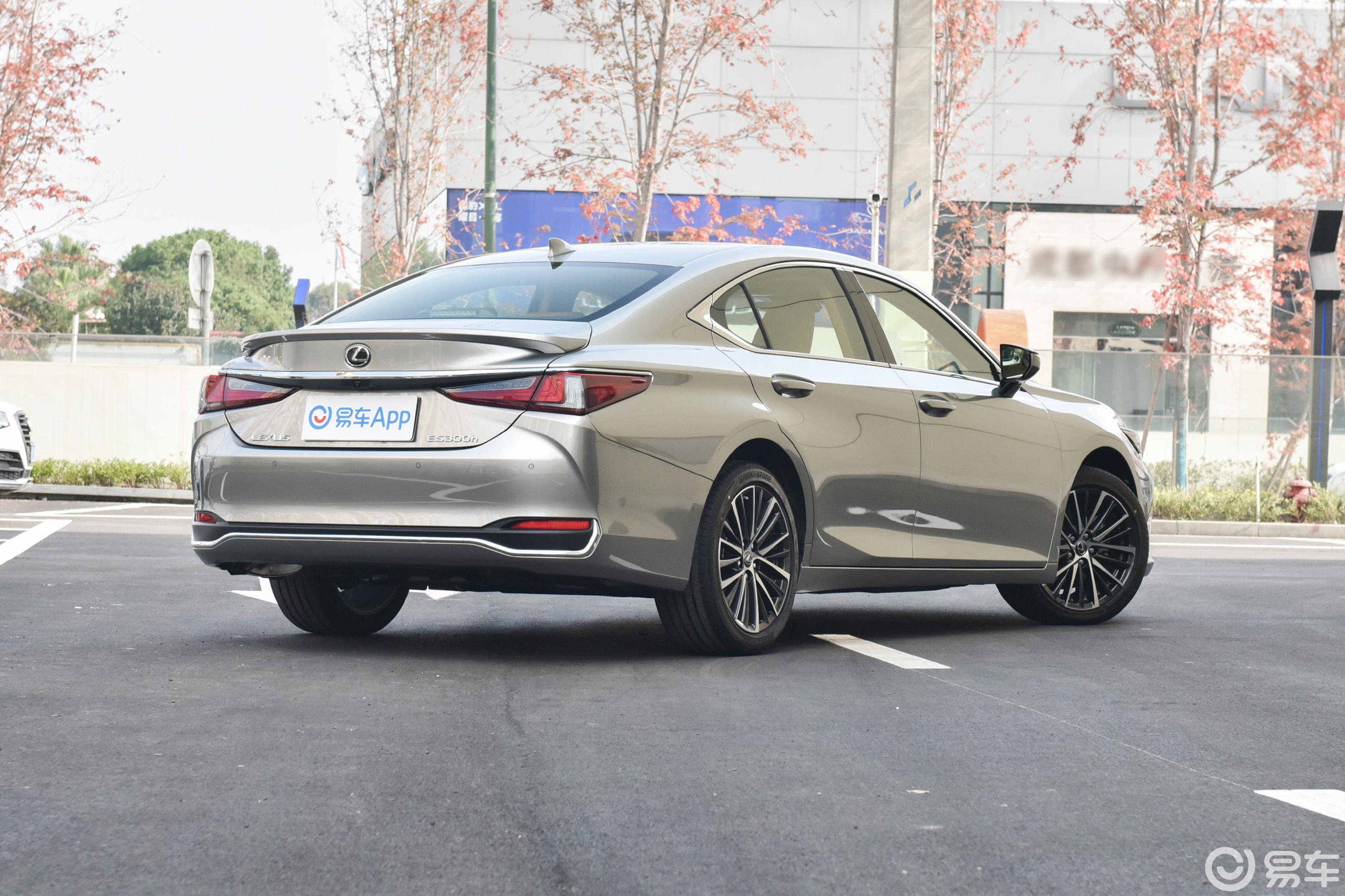 【雷克萨斯ES300h 尊享版侧后45度车头向右水平图片-汽车图片大全】-易车