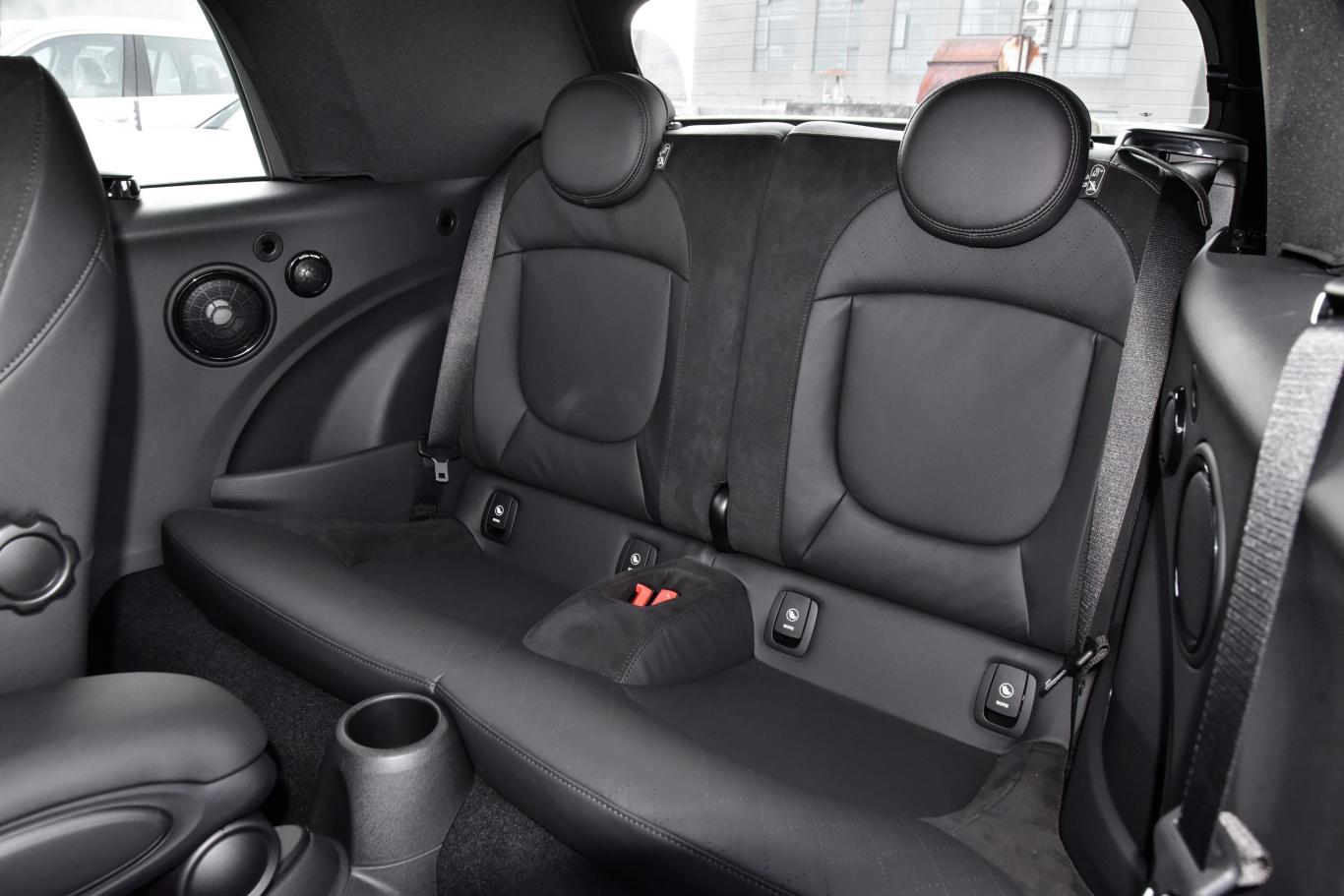 【MINI CABRIO改款 1.5T COOPER CABRIO 艺术家后排座椅图片-汽车图片大全】-易车