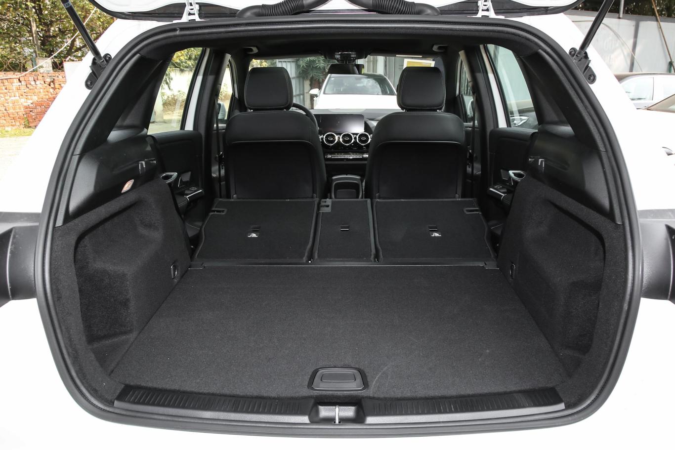 【奔驰B级B200 动感型两排全部放倒图片-汽车图片大全】-易车