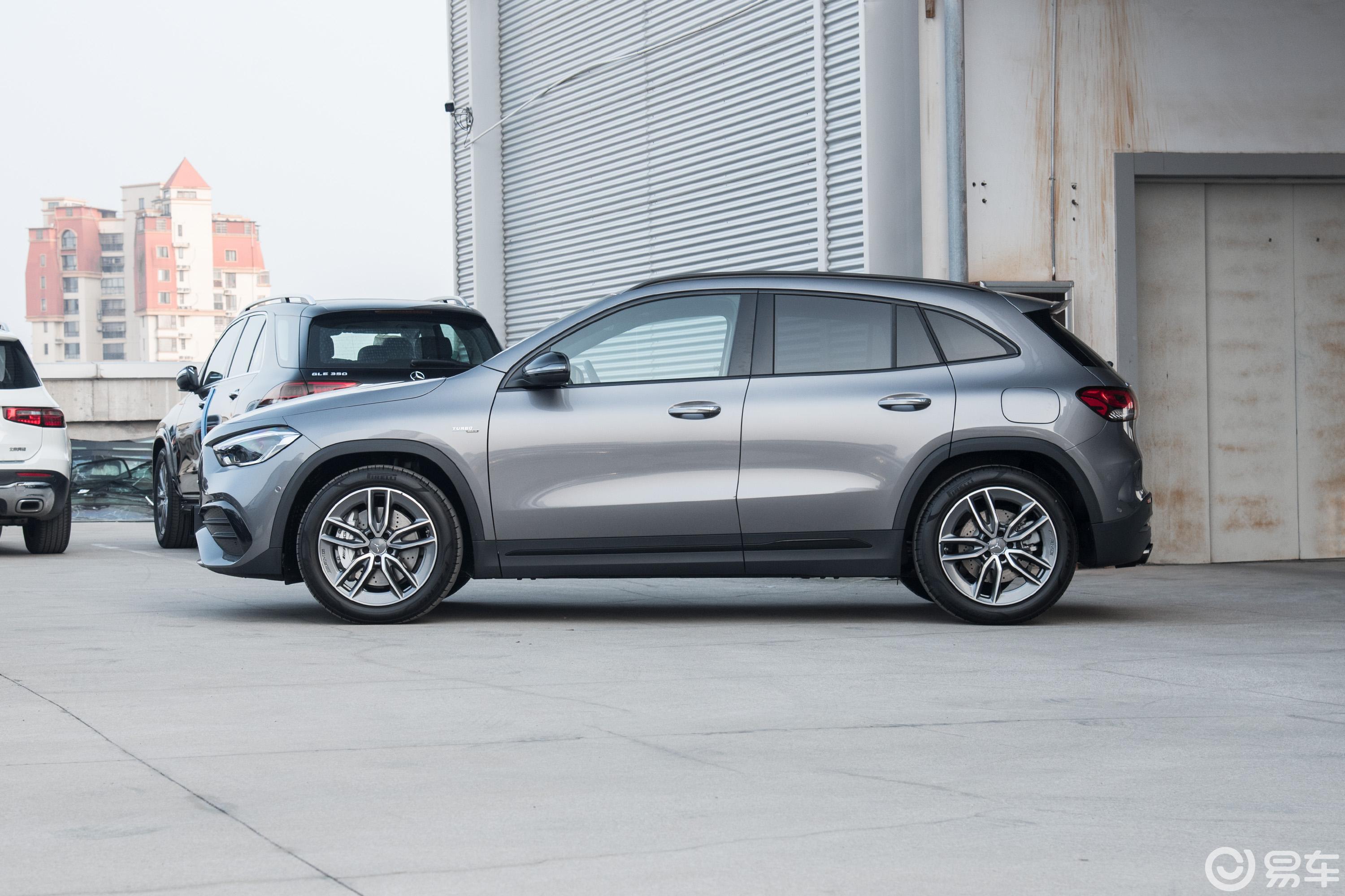 【奔驰GLA AMGAMG GLA 35 4MATIC正侧车头向左水平图片-汽车图片大全】-易车