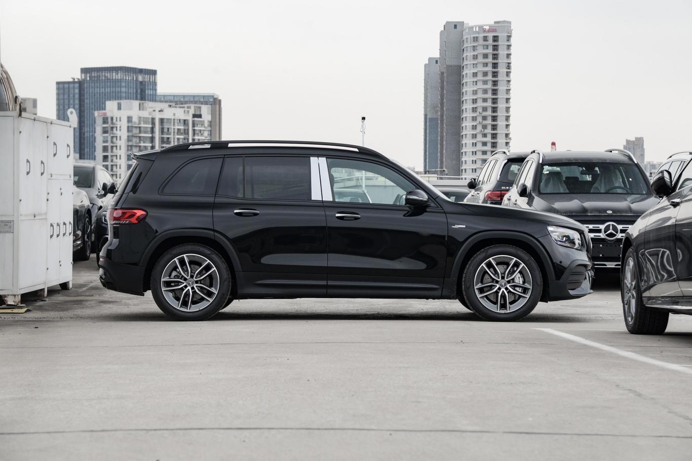 【奔驰GLB AMGAMG GLB 35 4MATIC正侧车头向右水平图片-汽车图片大全】-易车