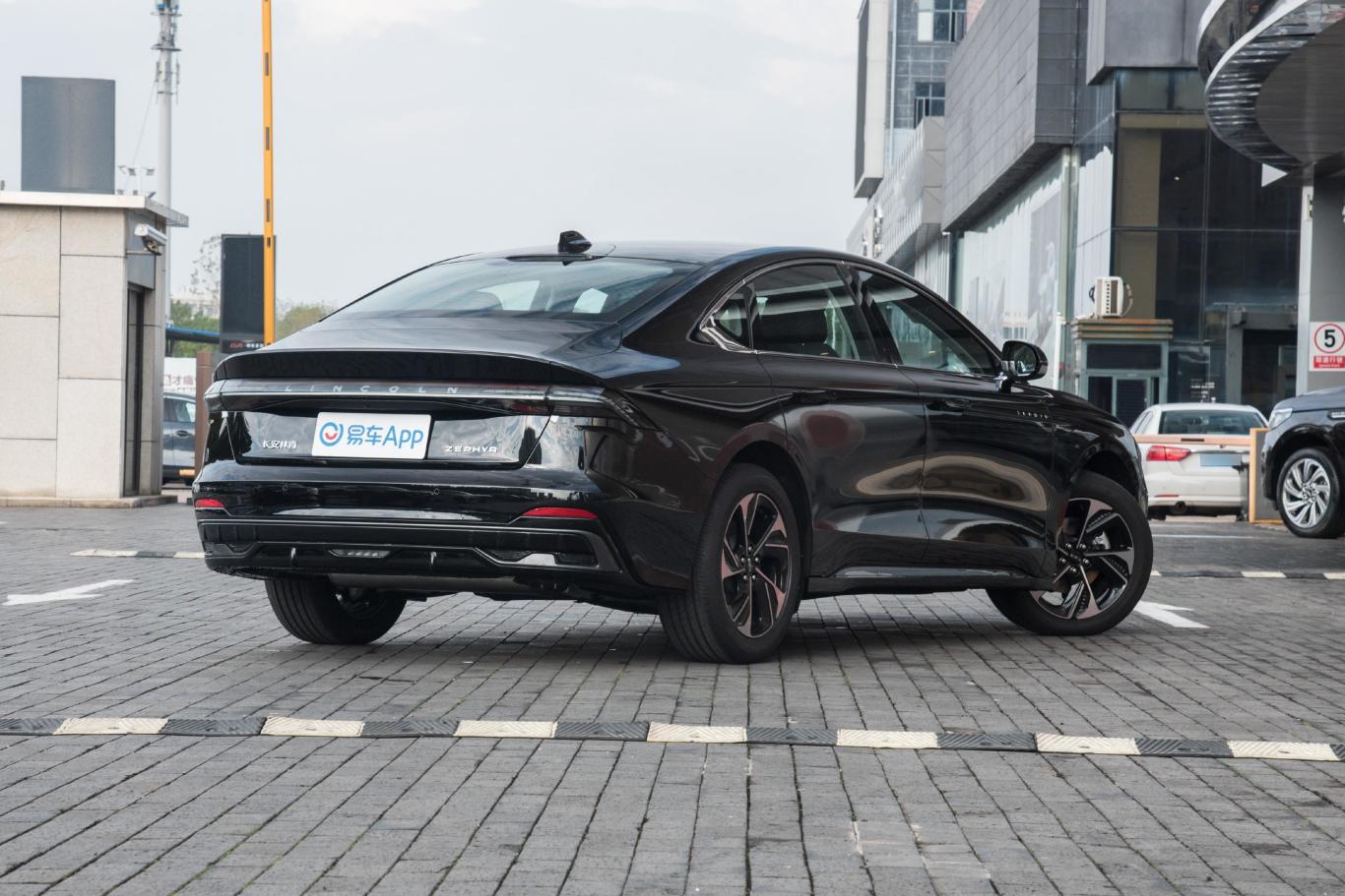 【林肯Zi酷 2.0T 尊尚版侧后45度车头向右水平图片-汽车图片大全】-易车