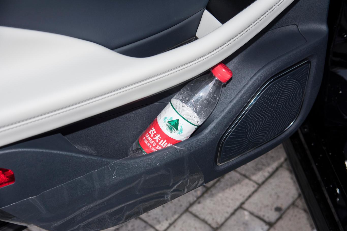 【林肯Zi酷 2.0T 尊尚版后排空间图片-汽车图片大全】-易车