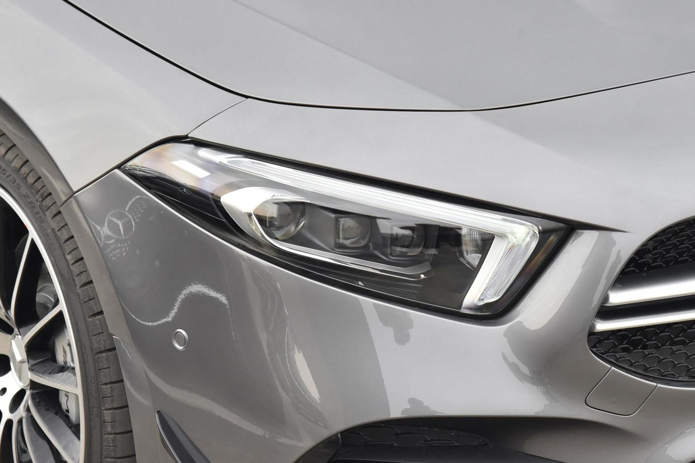 【奔驰A级 AMGAMG A 35 L 4MATIC大灯侧45度俯拍图片-汽车图片大全】-易车