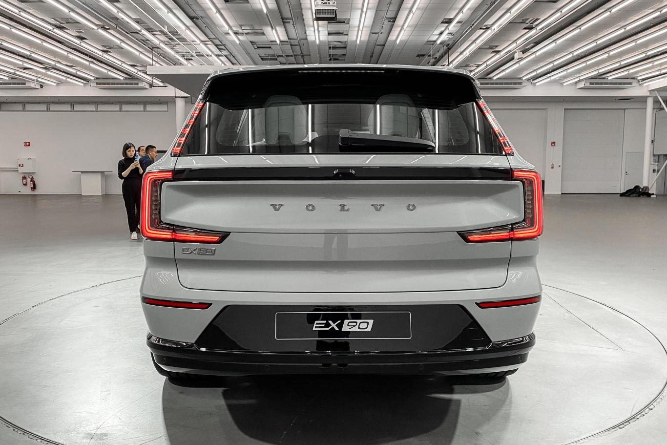 【沃尔沃EX90(海外)基本版正后水平图片-汽车图片大全】-易车