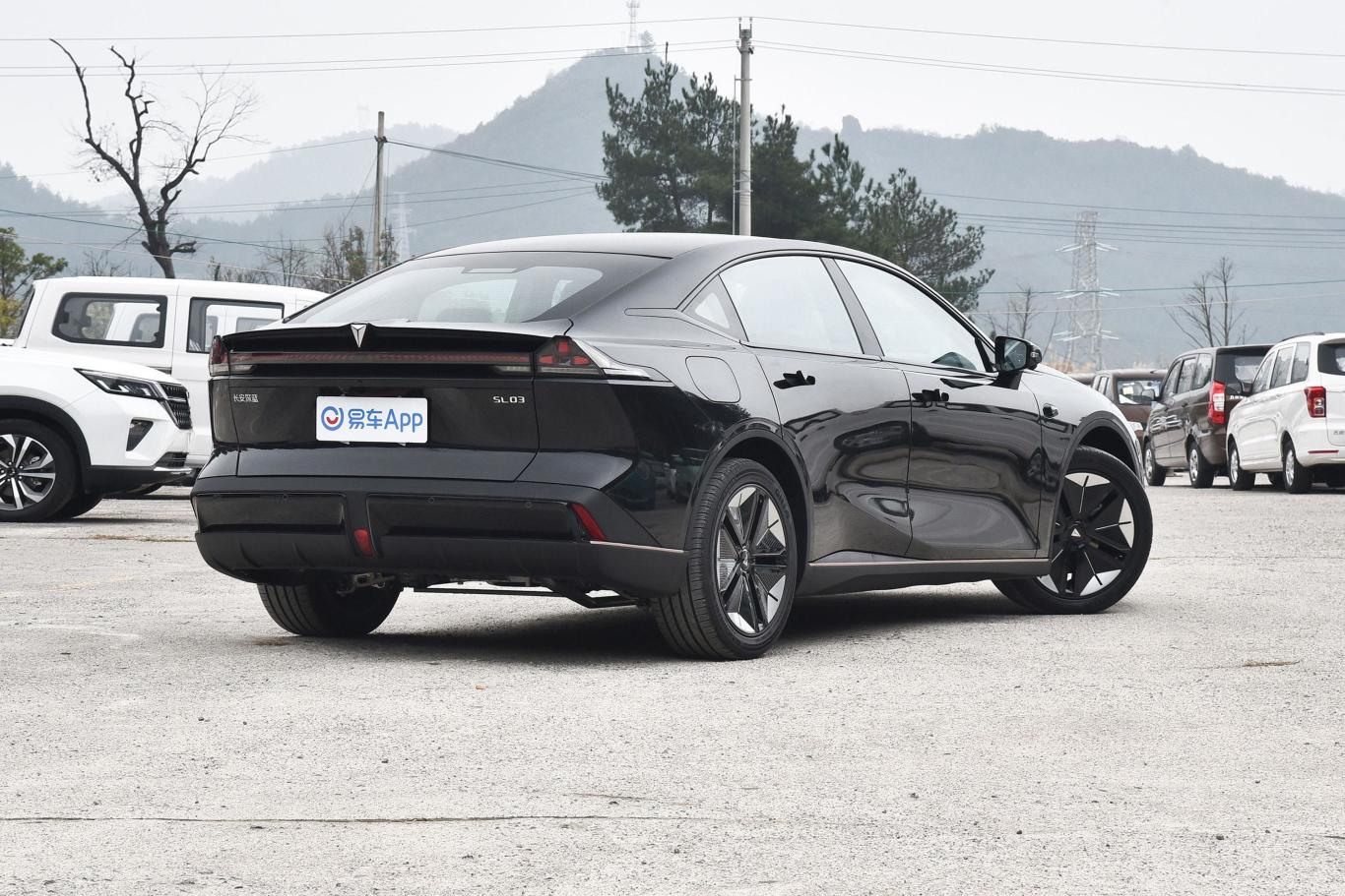 【深蓝SL03200km 增程版侧后45度车头向右水平图片-汽车图片大全】-易车