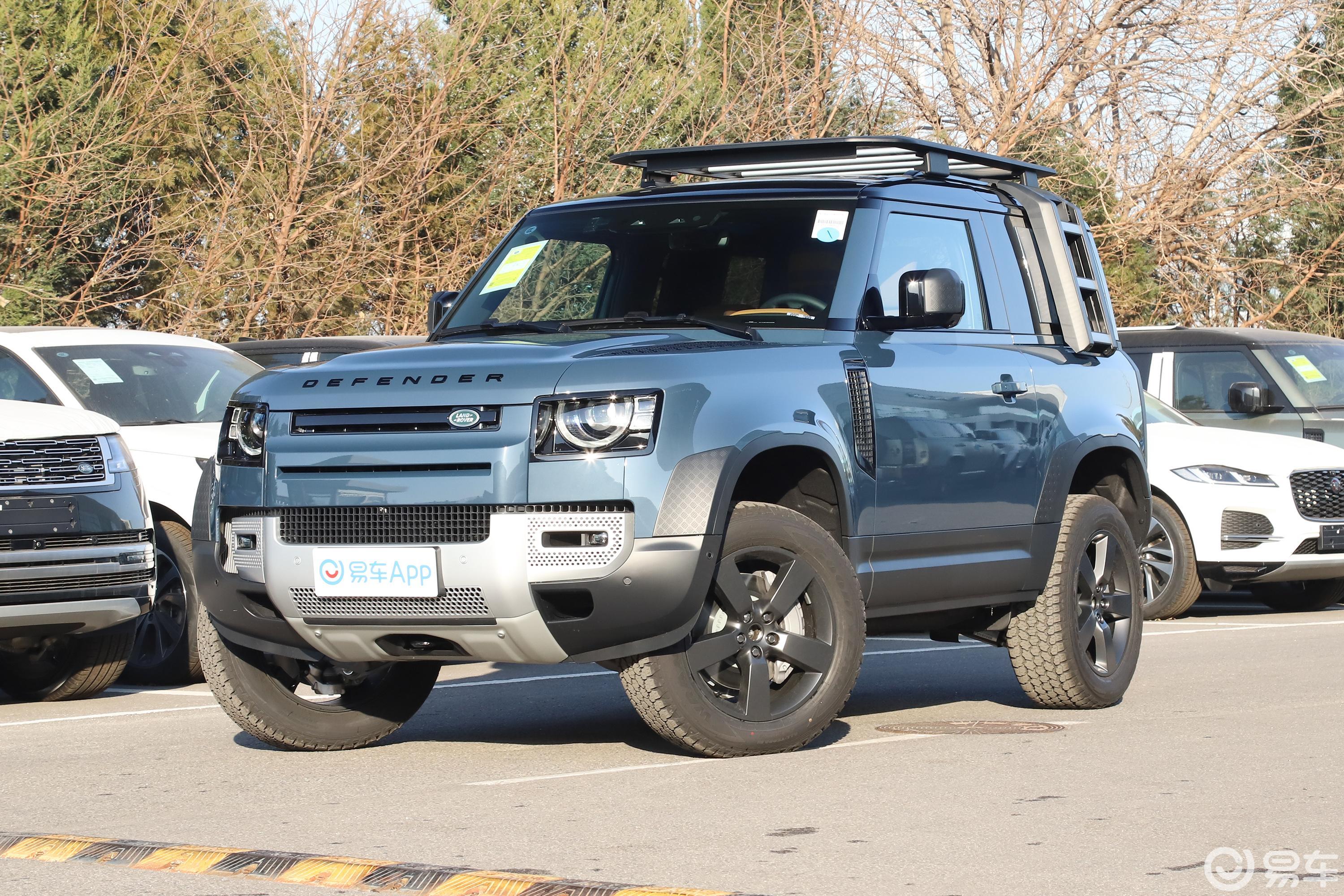 【卫士改款 90 3.0T P400 暗黑特别版侧前45度车头向左水平图片-汽车图片大全】-易车