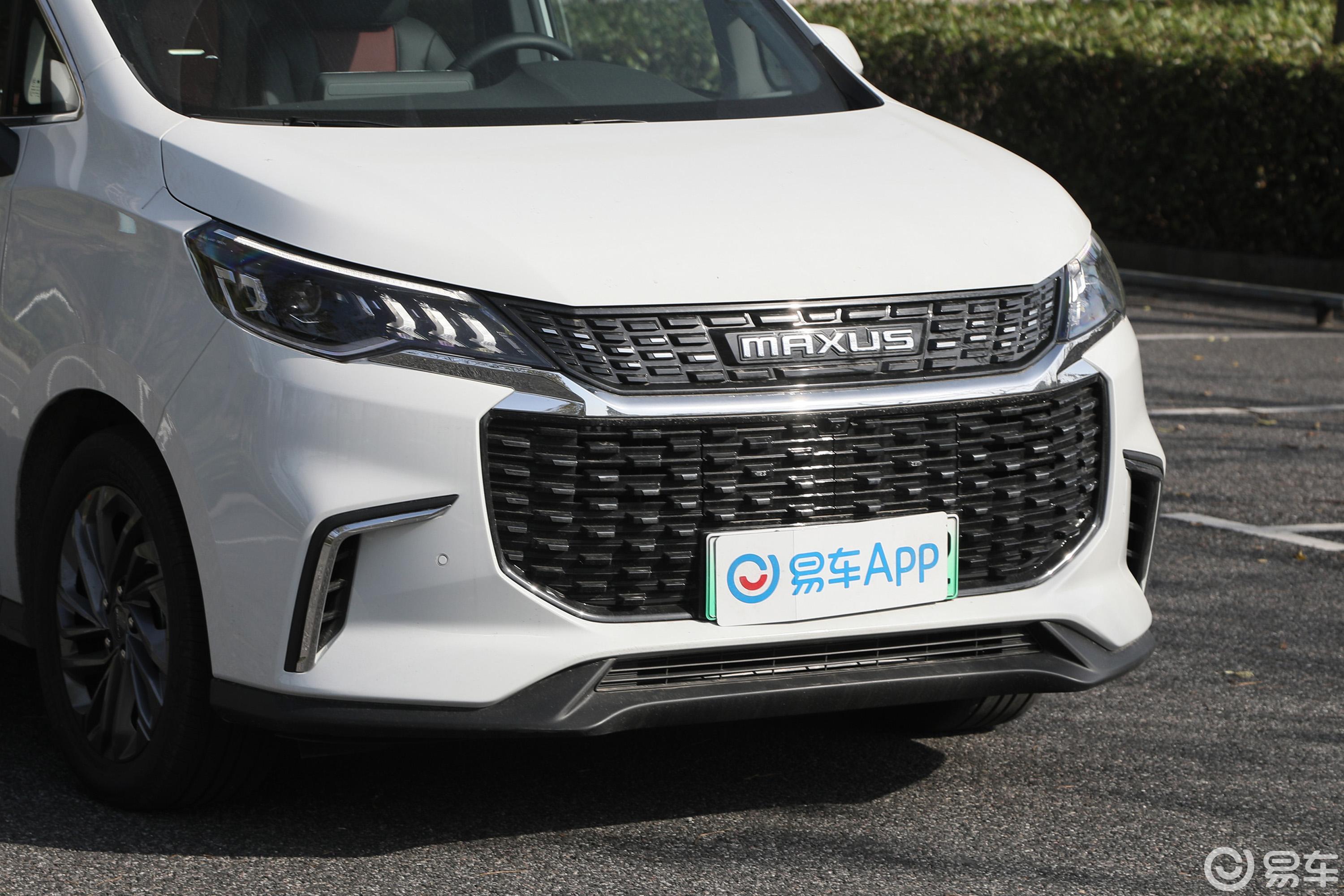【上汽大通MAXUS 大家5 纯电动520km 欧洲版 6座前格栅侧俯拍图片-汽车图片大全】-易车
