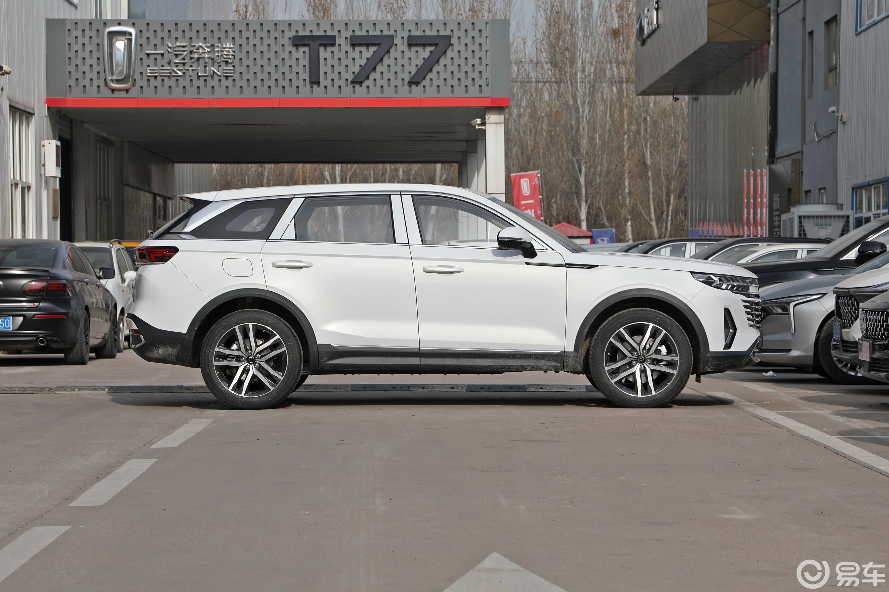 【奔腾T992.0T 尊享型(6AT)正侧车头向右水平图片-汽车图片大全】-易车