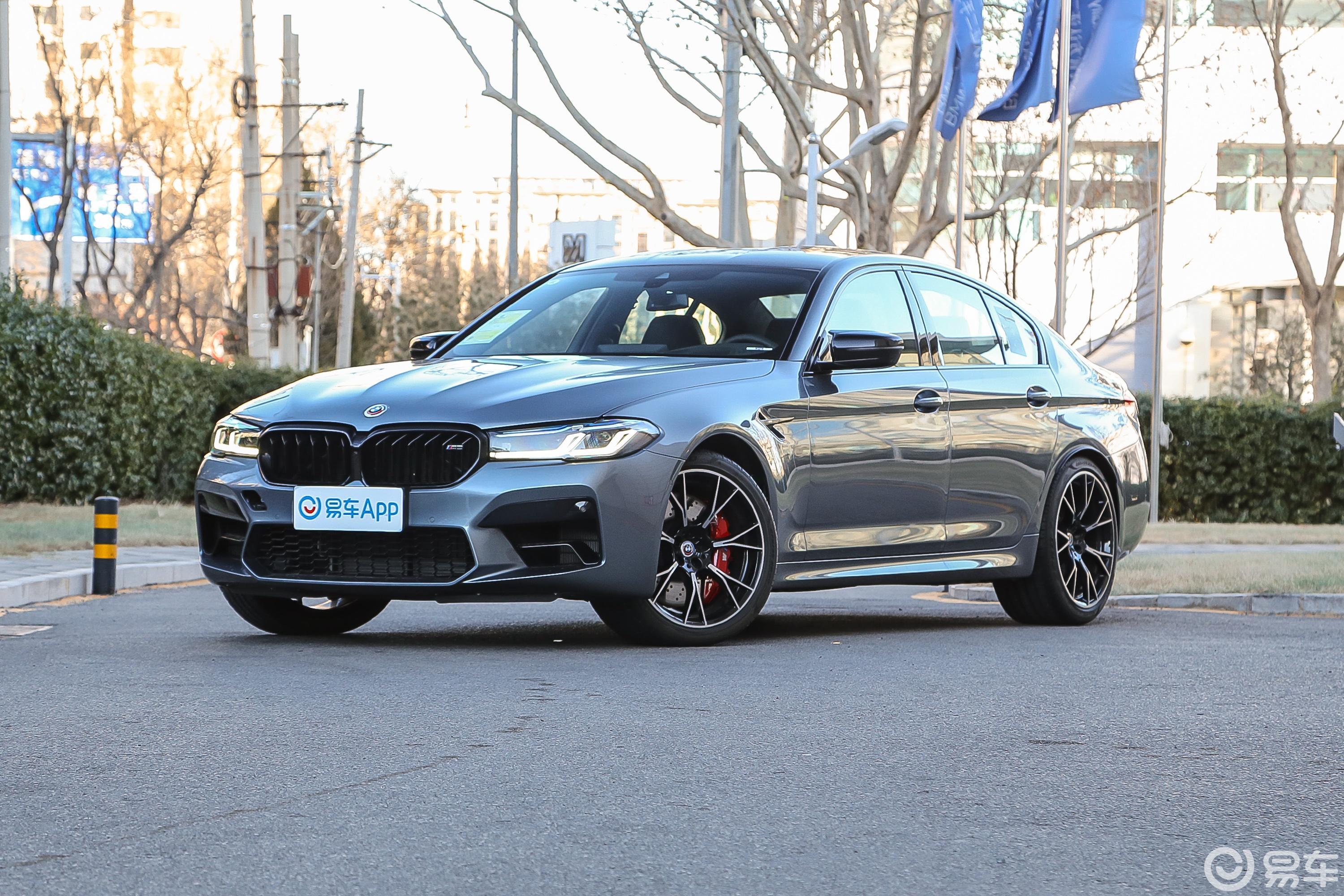 【宝马M550周年版 M5侧前45度车头向左水平图片-汽车图片大全】-易车