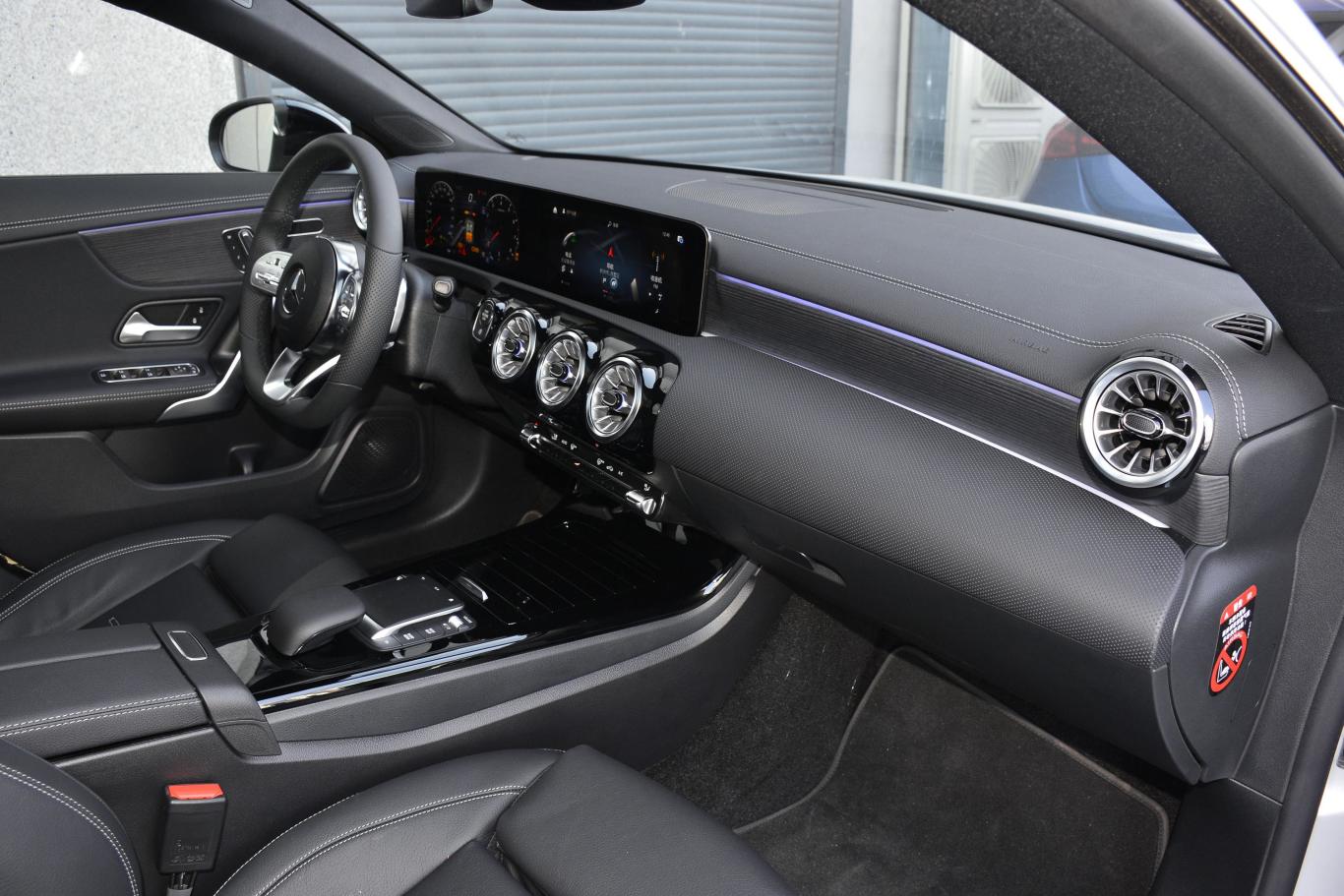 【奔驰CLA级CLA 260 4MATIC 五门猎跑车内饰全景副驾驶员方向图片-汽车图片大全】-易车