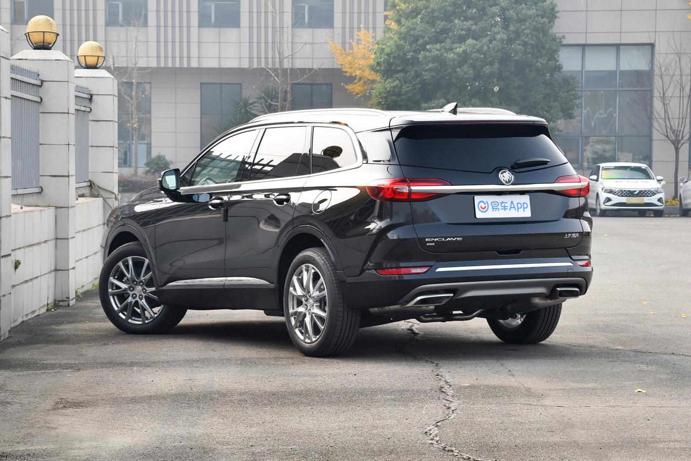 【昂科旗652T 四驱尊享旗舰型 6座侧后45度车头向左水平图片-汽车图片大全】-易车