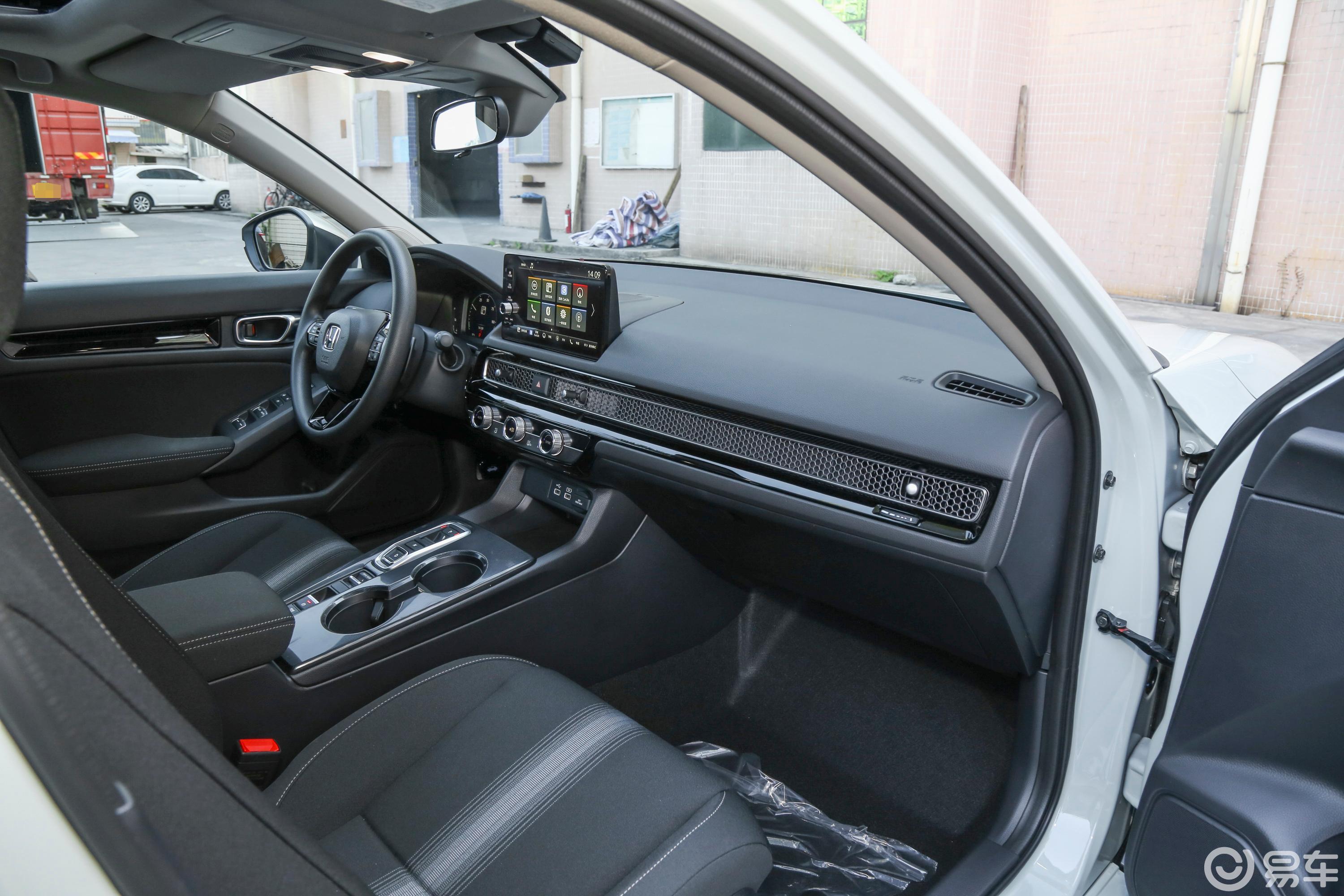 【思域hatchback E Hev 2 0l E Cvt极曜版内饰全景副驾驶员方向图片 汽车图片大全】 易车