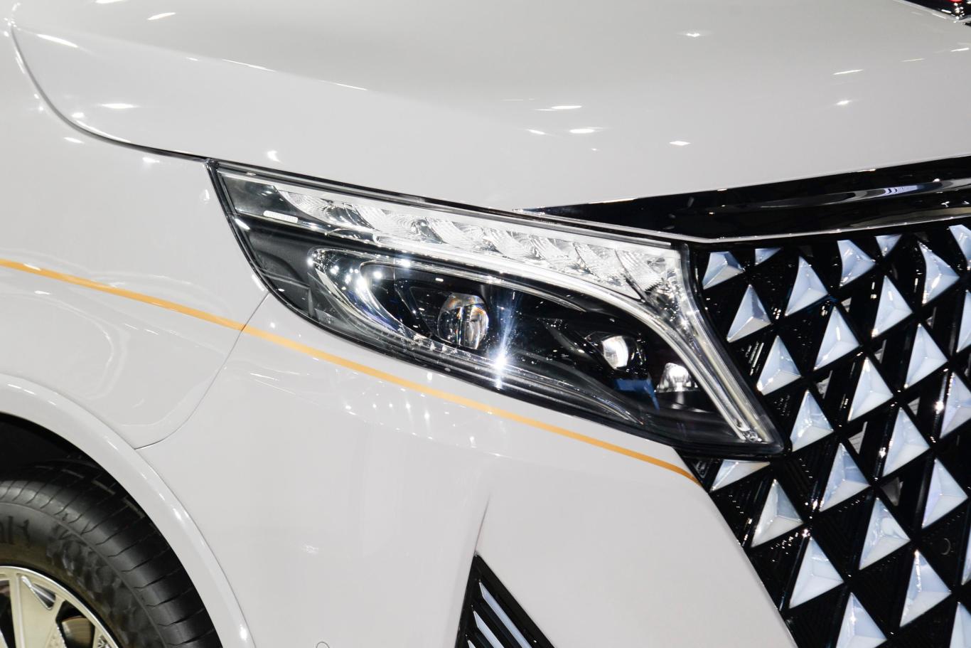 【克蒂翔翼系列2.0T MH9 4座大灯侧45度俯拍图片-汽车图片大全】-易车