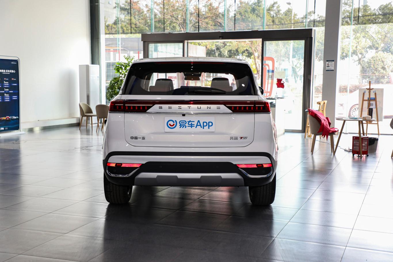 【奔腾T992.0T 豪华型(8AT)正后水平图片-汽车图片大全】-易车