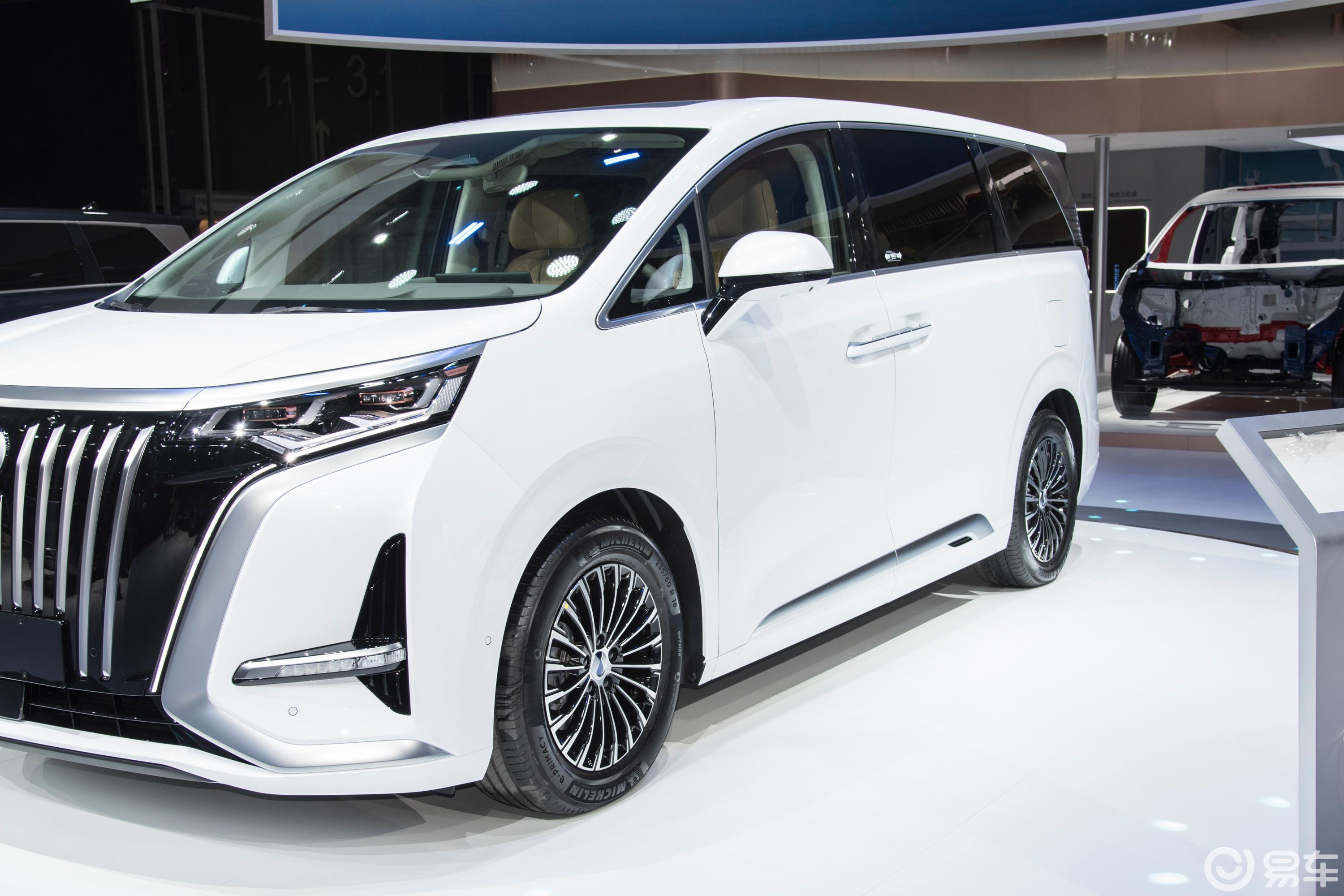 【腾势D9EV 600km 四驱旗舰版图片-汽车图片大全】-易车