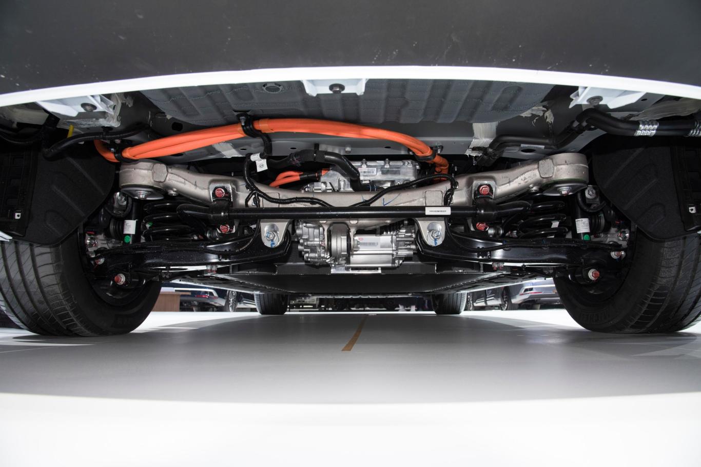 【腾势D9EV 600km 四驱旗舰版 7座图片-汽车图片大全】-易车