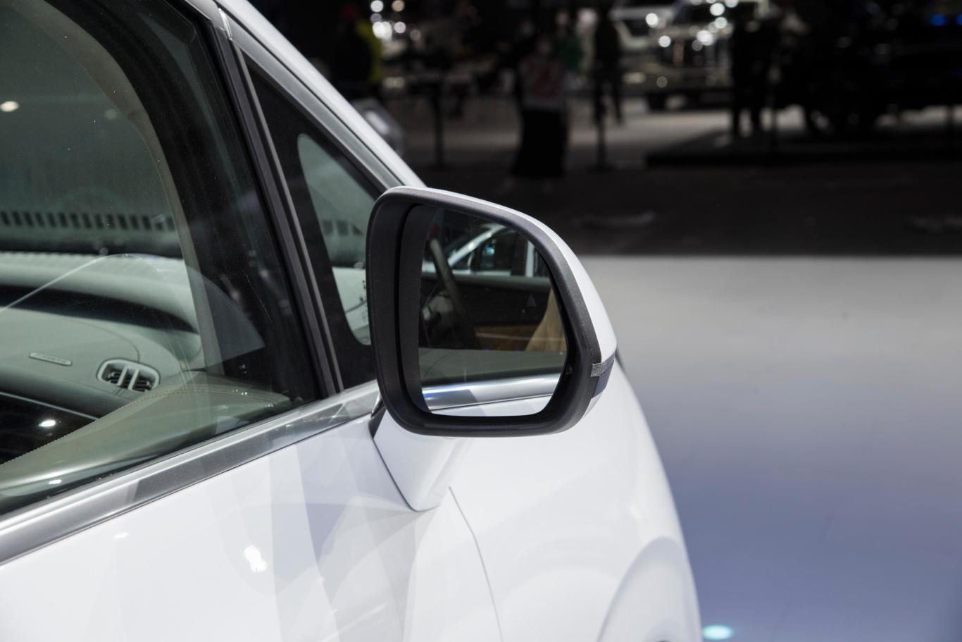 【腾势D9EV 600km 四驱旗舰版 7座图片-汽车图片大全】-易车