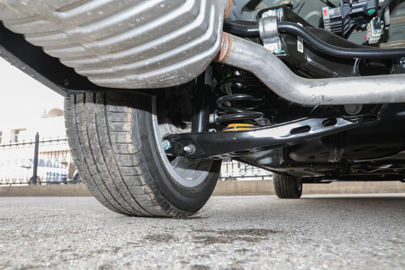 【昂科威昂科威Plus 652T 两驱豪华型动力底盘图片-汽车图片大全】-易车