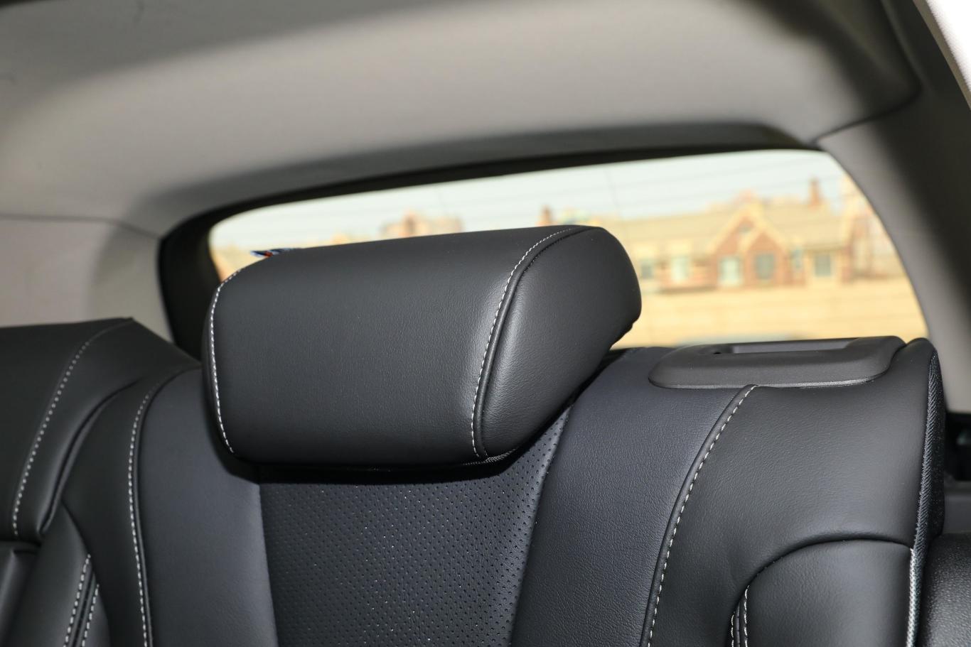 【昂科威昂科威Plus 652T 两驱豪华型后排空间图片-汽车图片大全】-易车