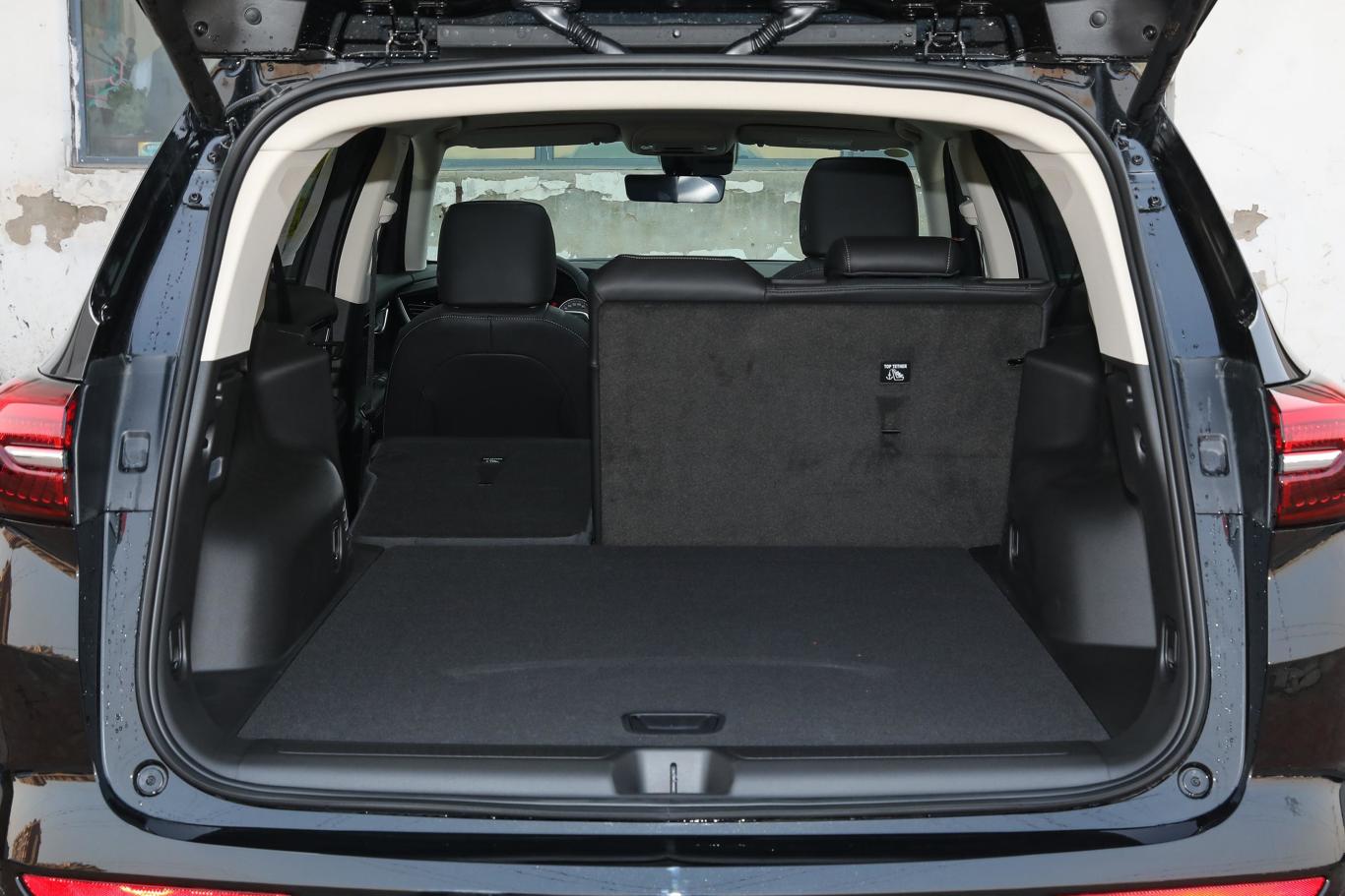 【昂科威Plus昂科威Plus 652T 两驱豪华型后备厢图片-汽车图片大全】-易车