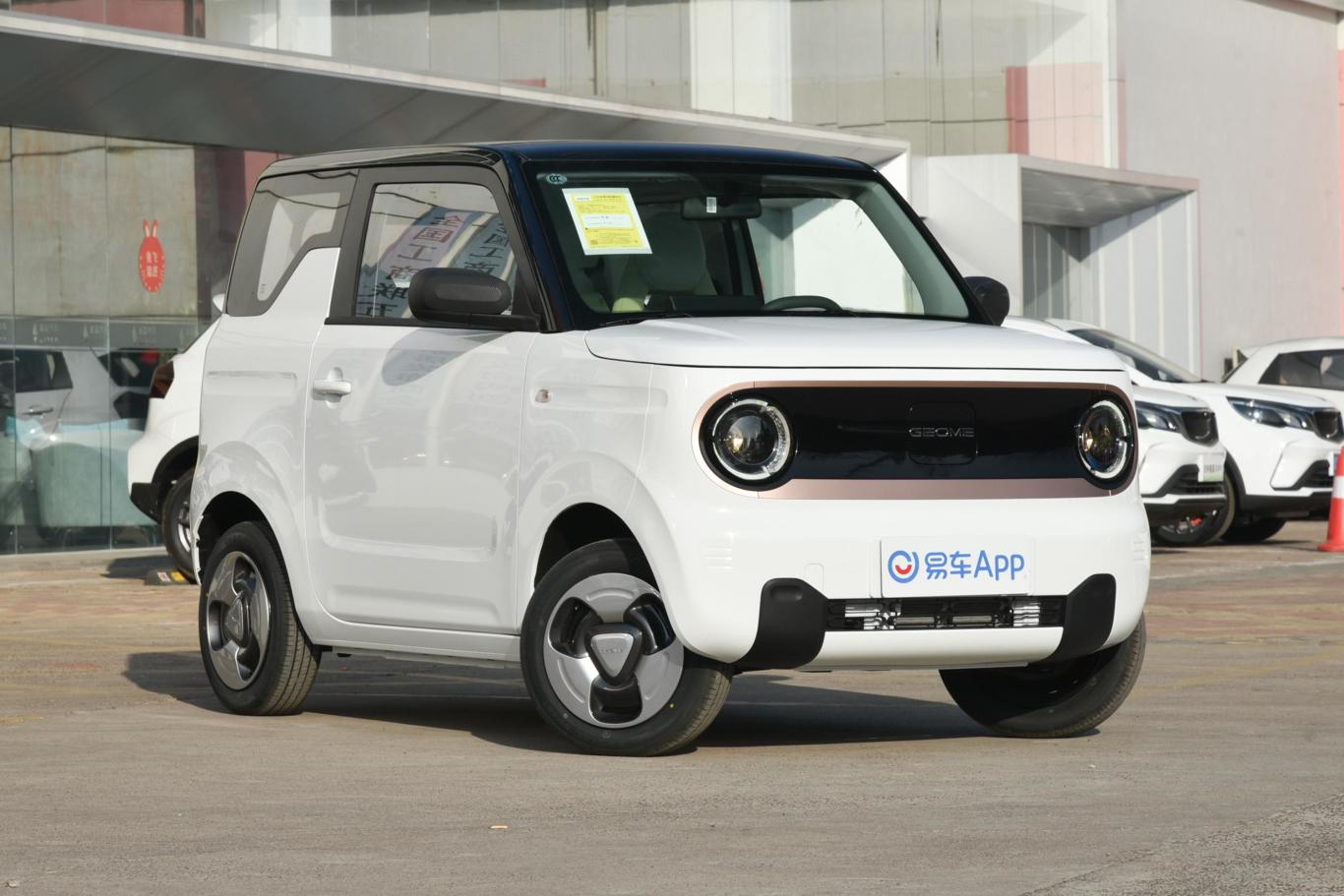 【熊猫熊猫mini 200km 新春版宝藏熊侧前45度车头向右水平图片-汽车图片大全】-易车