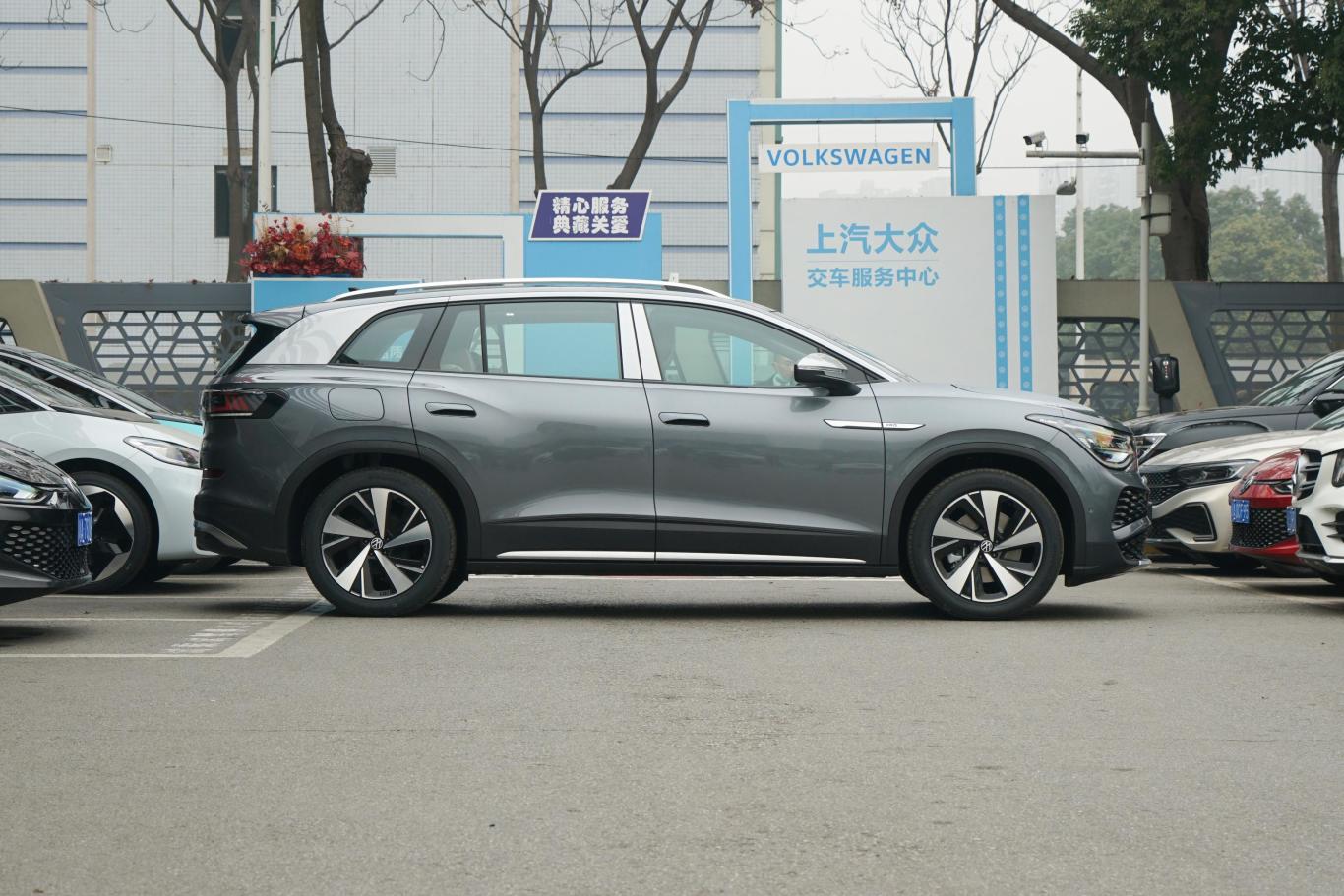 【ID.6 X617km 极智长续航版 7座正侧车头向右水平图片-汽车图片大全】-易车