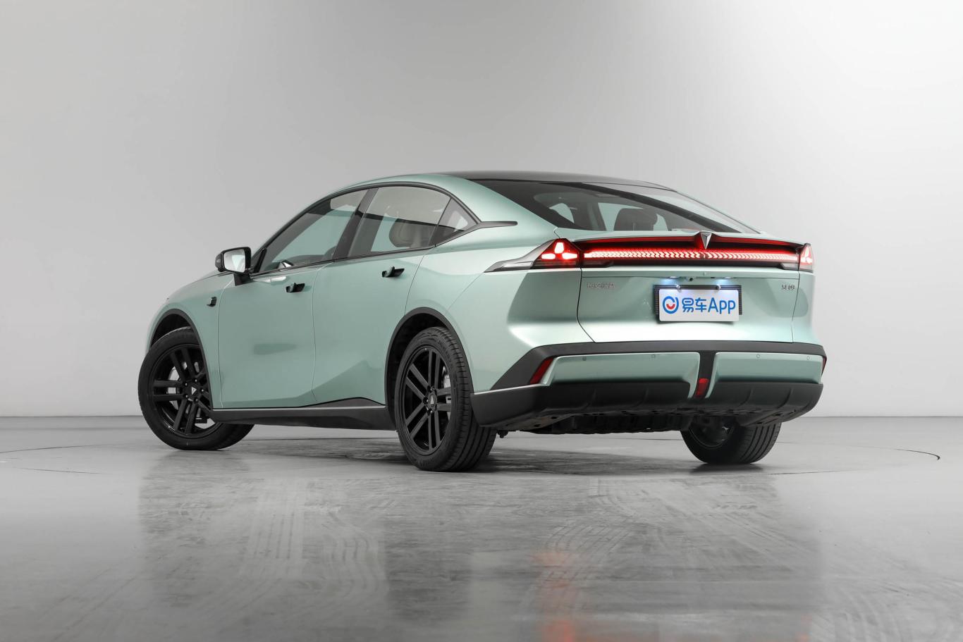 【深蓝SL03515km 纯电版侧后45度车头向左水平图片-汽车图片大全】-易车