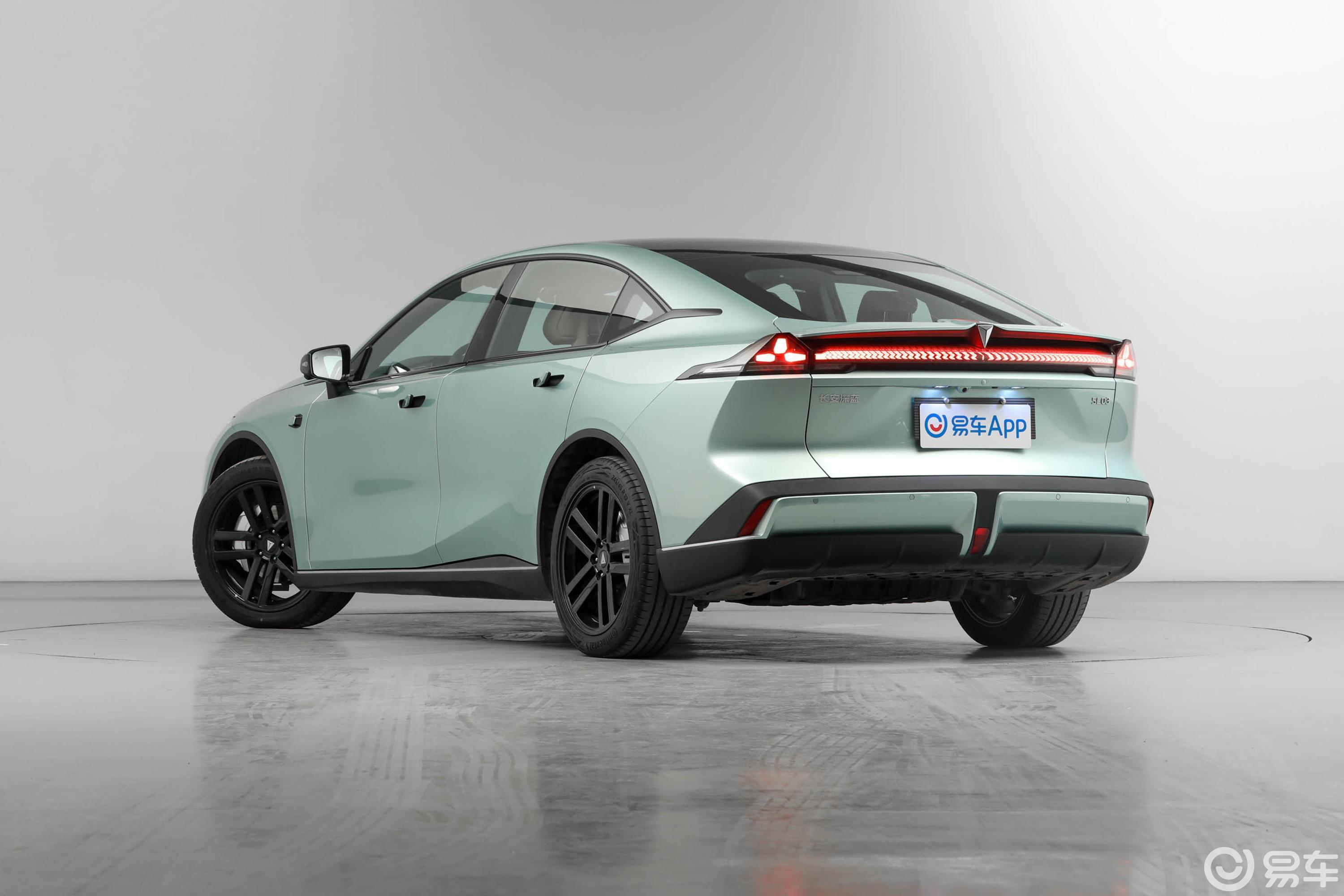 【深蓝SL03515km 纯电版侧后45度车头向左水平图片-汽车图片大全】-易车