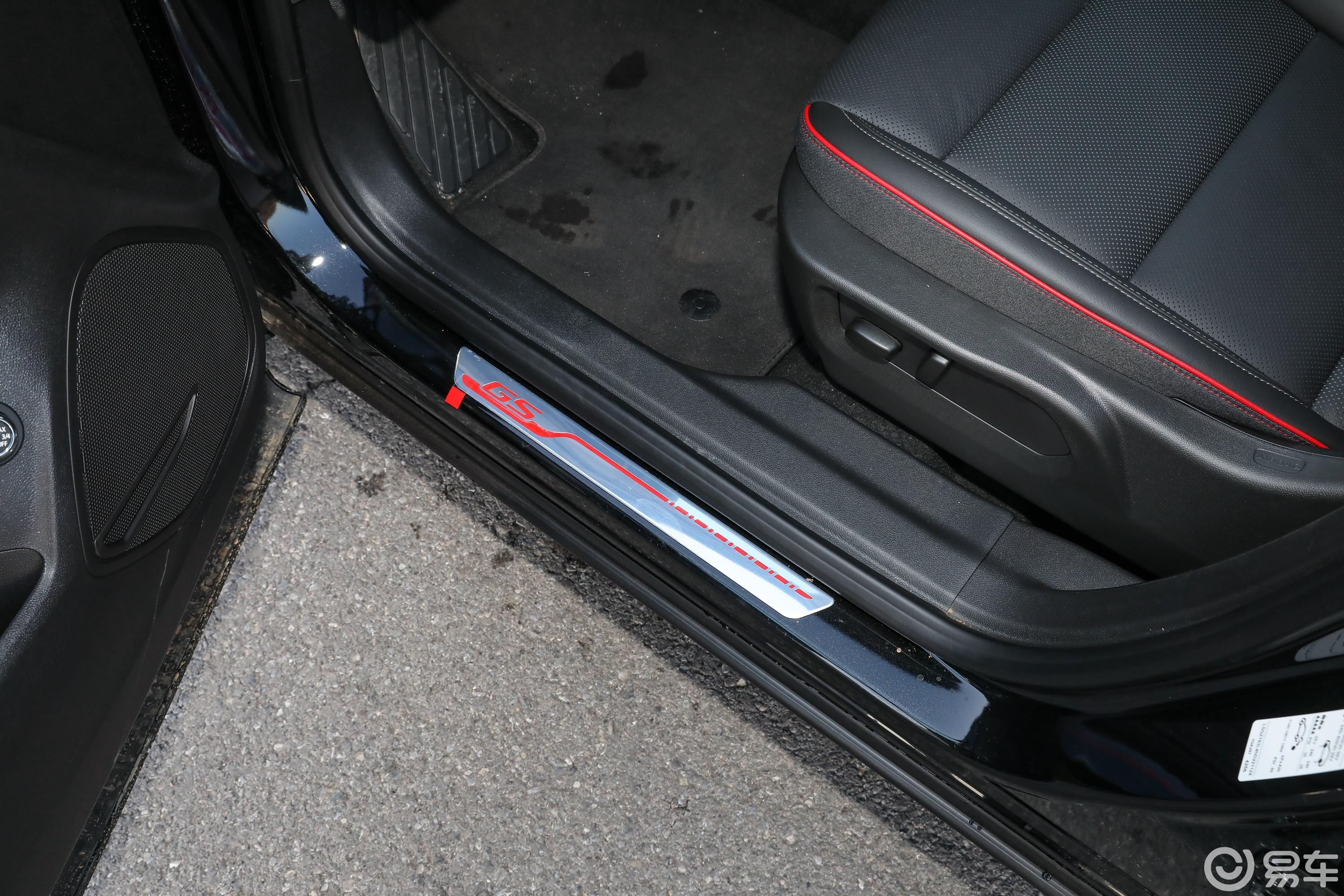 【昂科威昂科威S GS 四驱运动型前排迎宾踏板图片-汽车图片大全】-易车