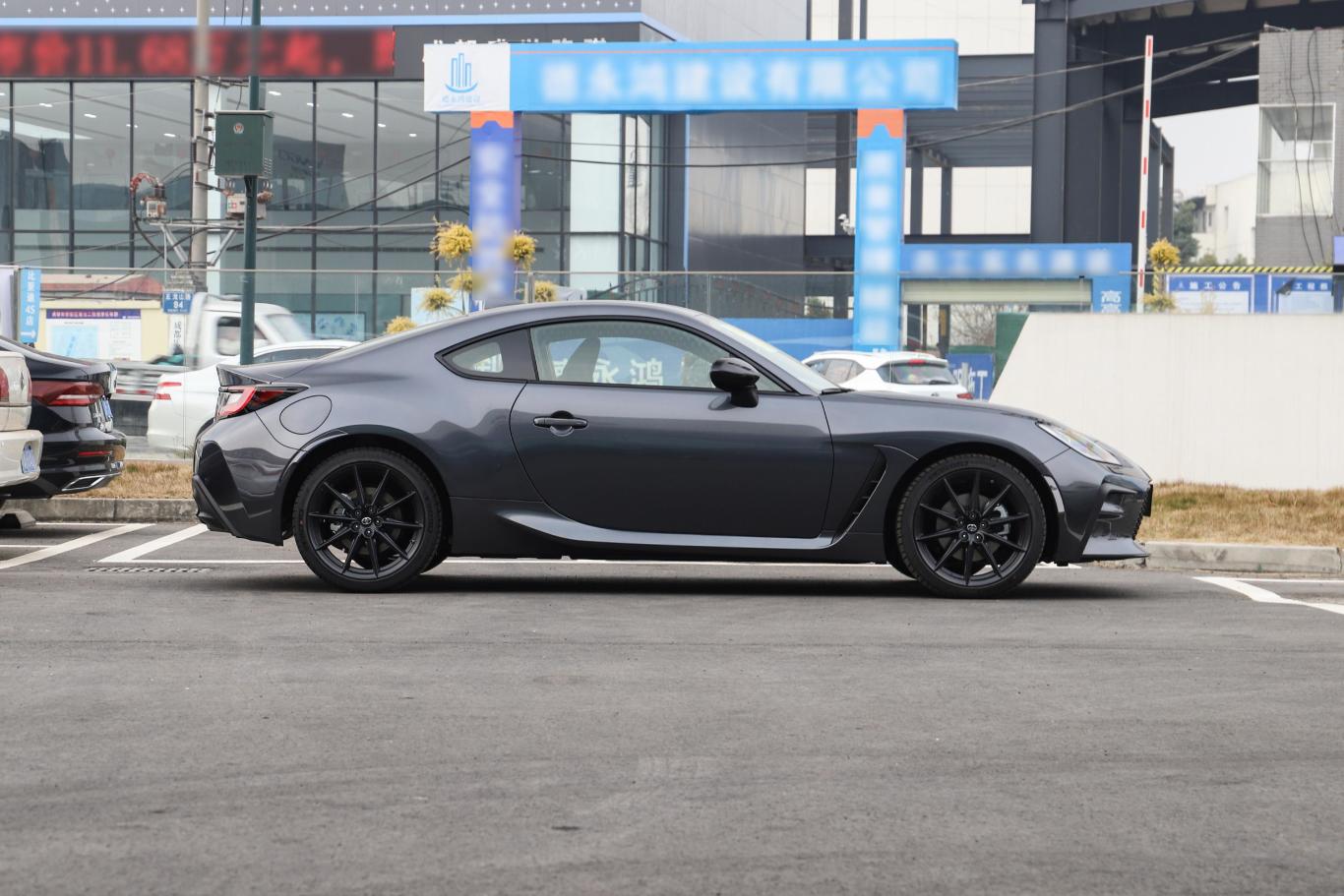 【丰田86GR 86 2.4L 手动版正侧车头向右水平图片-汽车图片大全】-易车