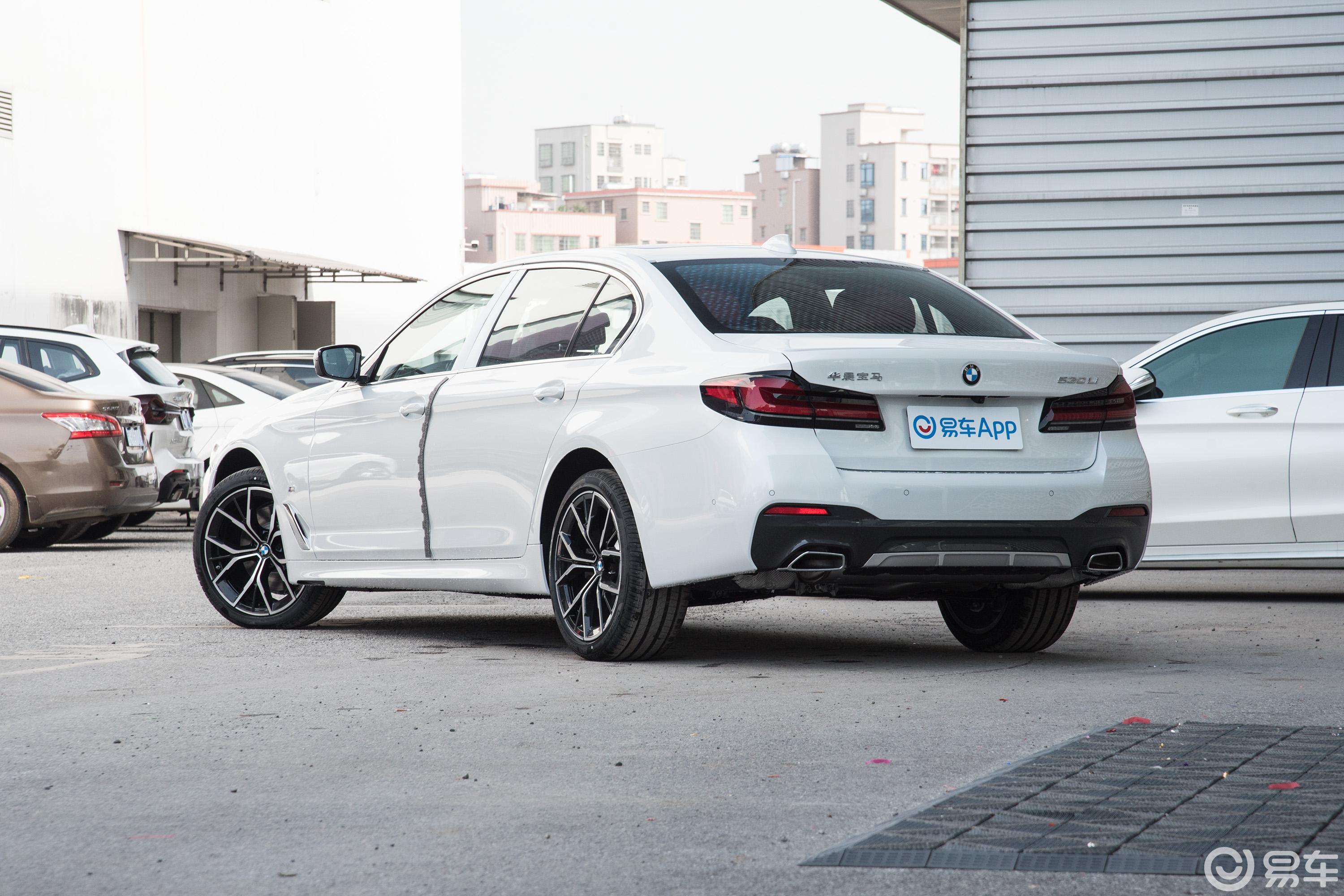 【宝马5系530Li 尊享型 M运动套装侧后45度车头向左水平图片-汽车图片大全】-易车