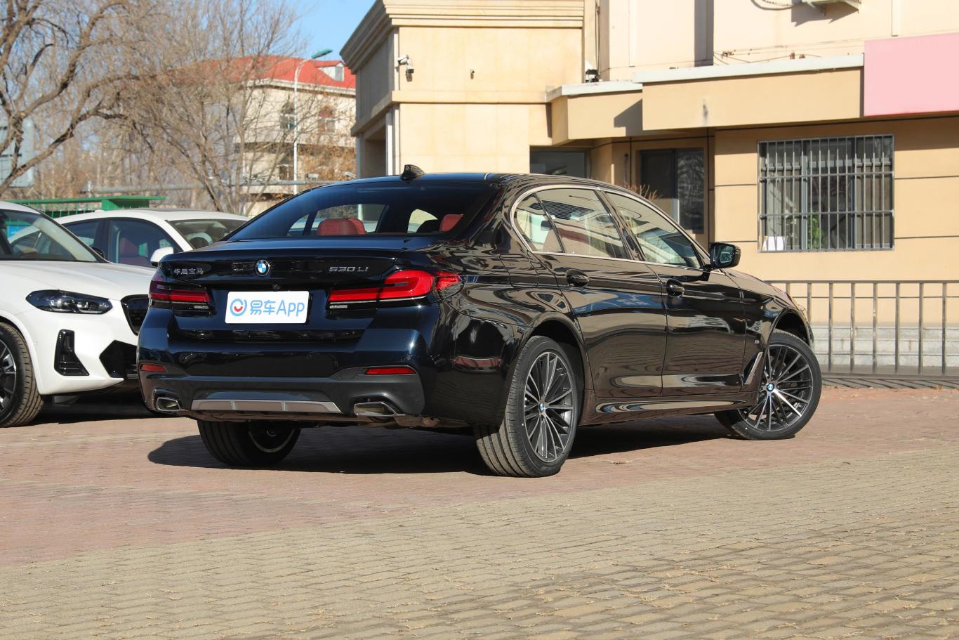 【宝马5系530Li 领先型 M运动套装侧后45度车头向右水平图片-汽车图片大全】-易车